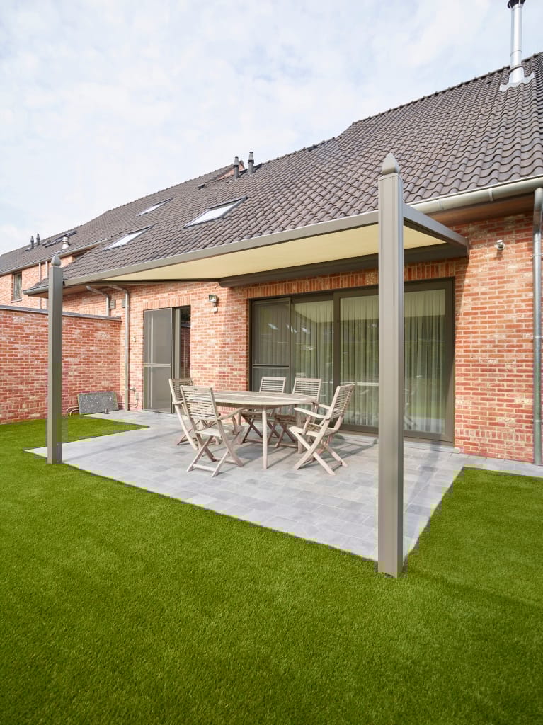 Motorized sliding awning LAPURE® By RENSON