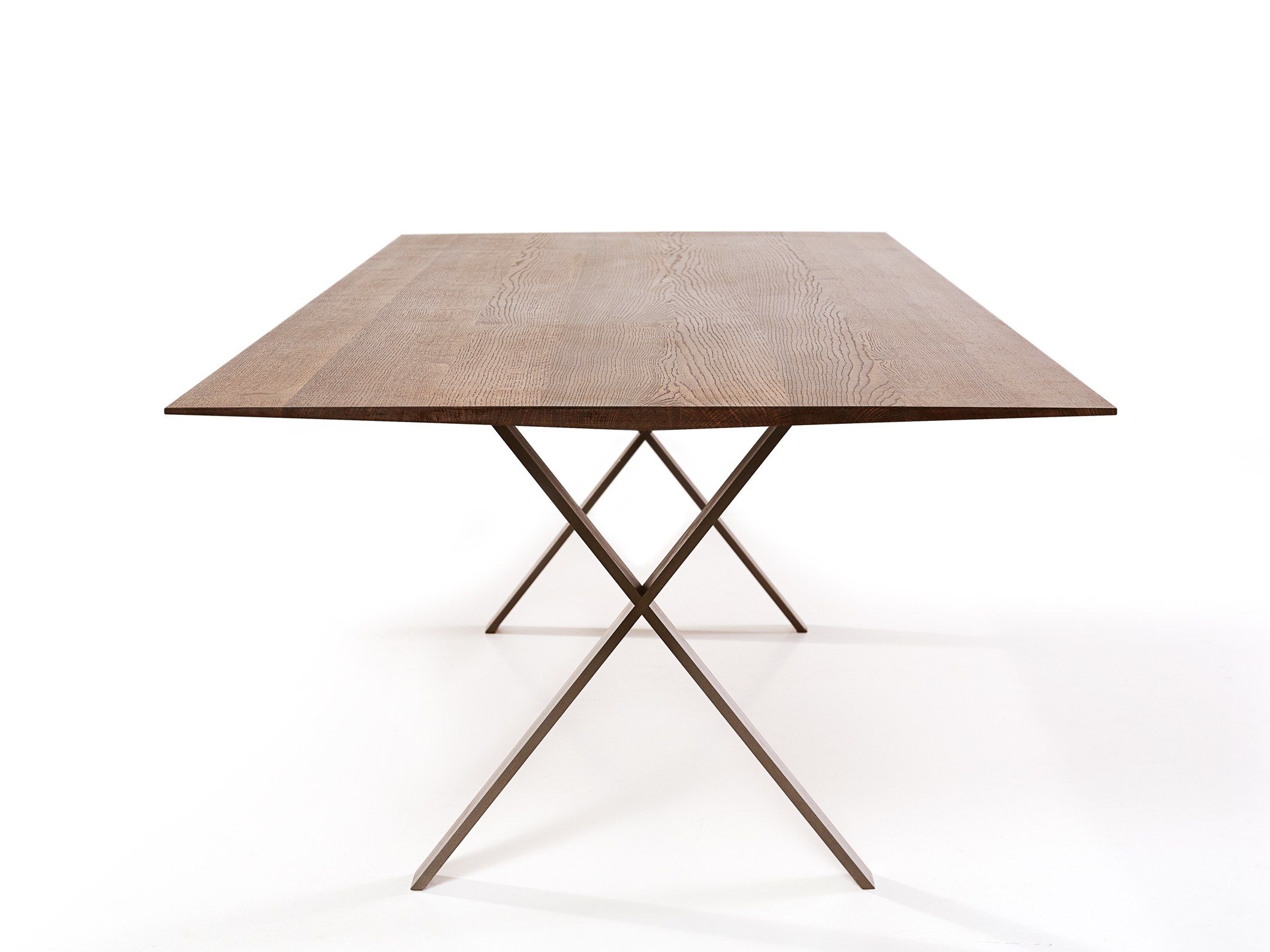 LAX | Table By more design Gil Coste