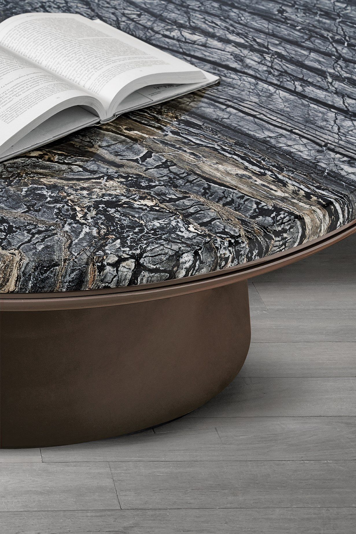 LEON Round marble coffee table By Meridiani | design Andrea Parisio