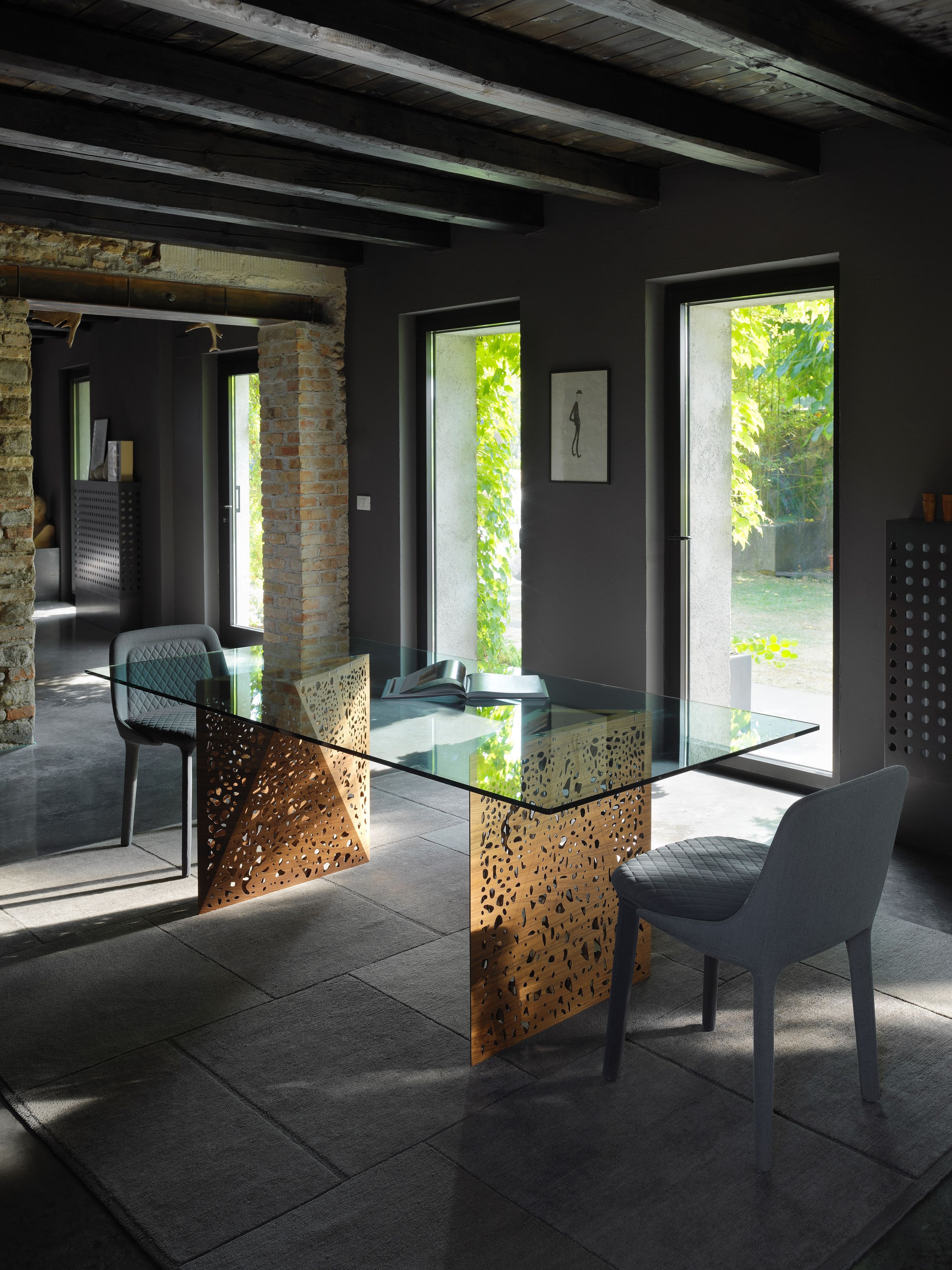 LEPEL SMOOTH Upholstered chair By Casamania & Horm