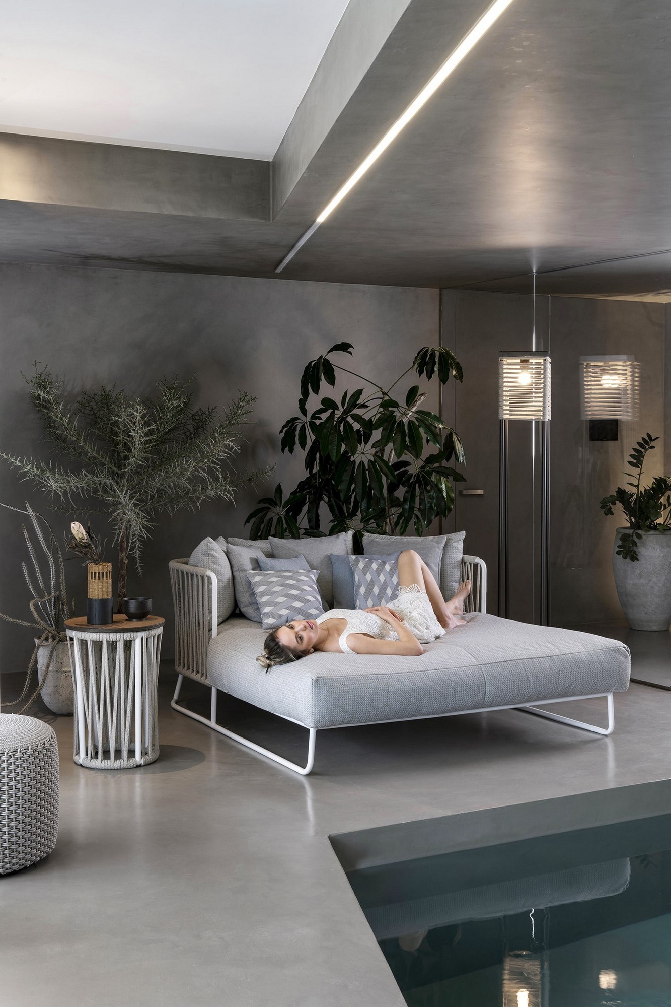 LEVANTE Round high side table By Rever | design Marco Piva