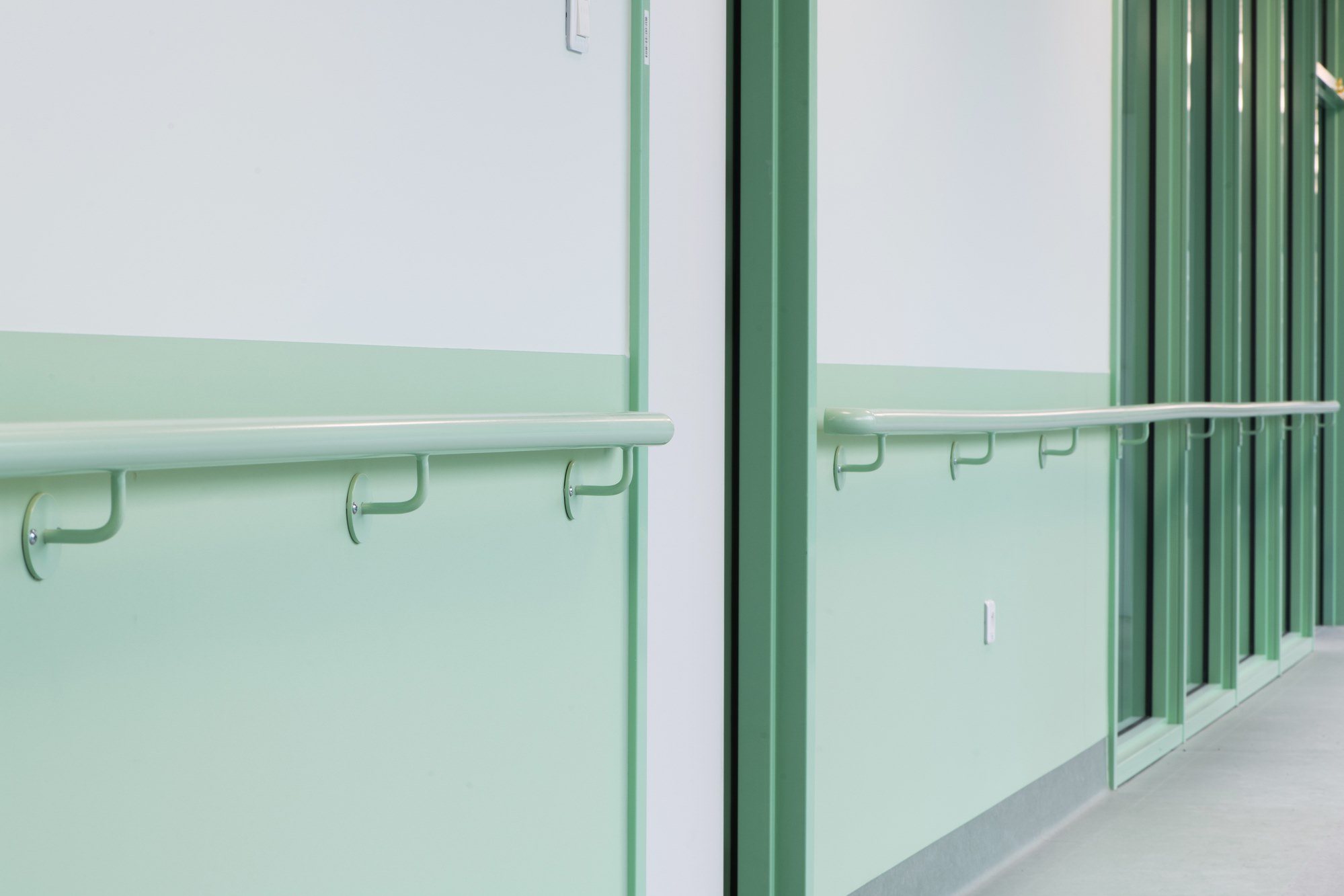 LEXAN™ CLINIWALL™ Polycarbonate wall tiles for cleanrooms By Polyvantis