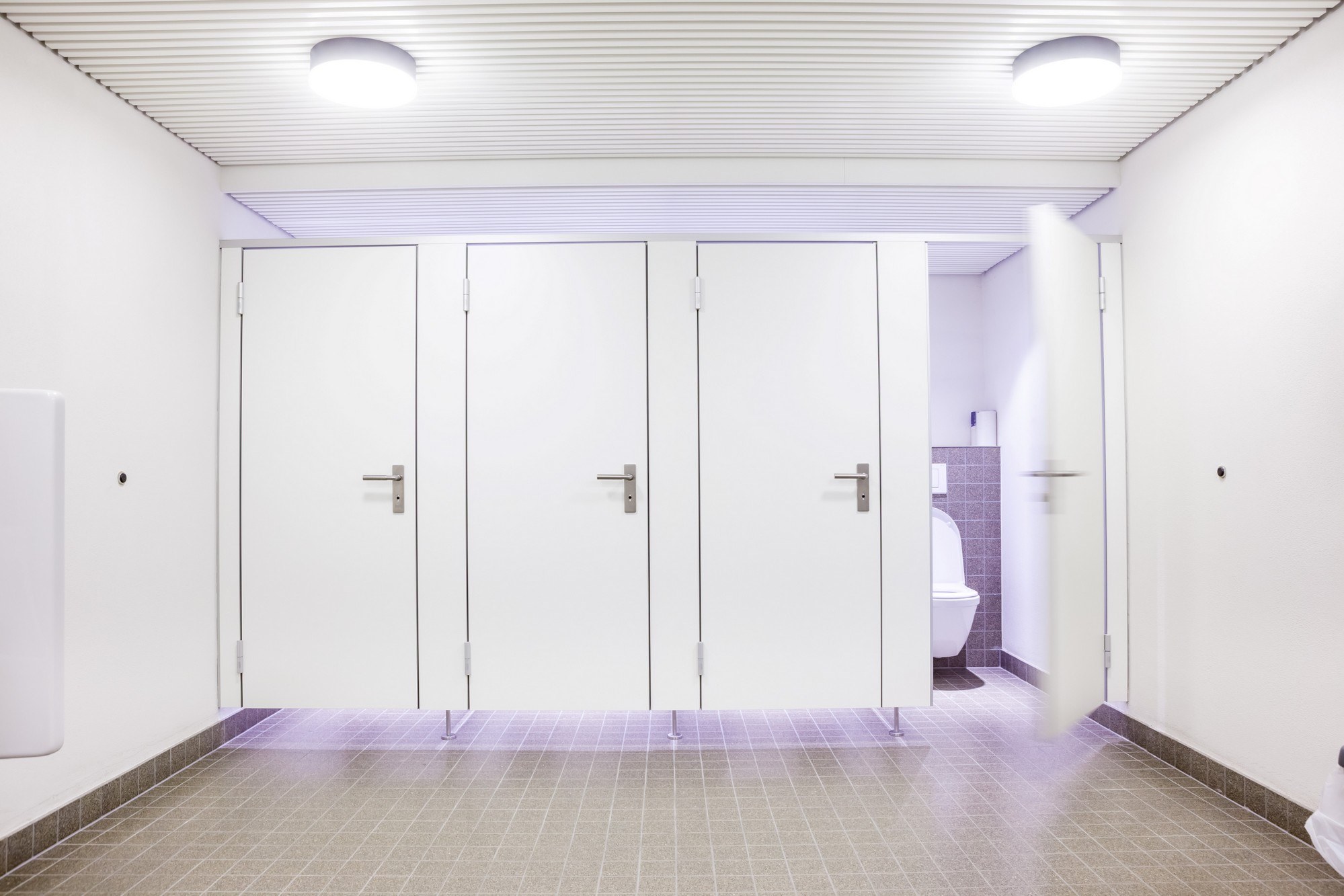 LEXAN™ CLINIWALL™ Polycarbonate wall tiles for cleanrooms By Polyvantis