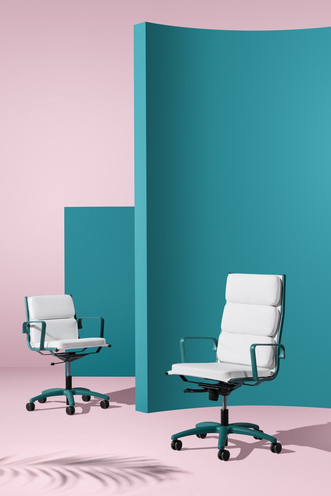 LIGHT Leather executive chair By Luxy