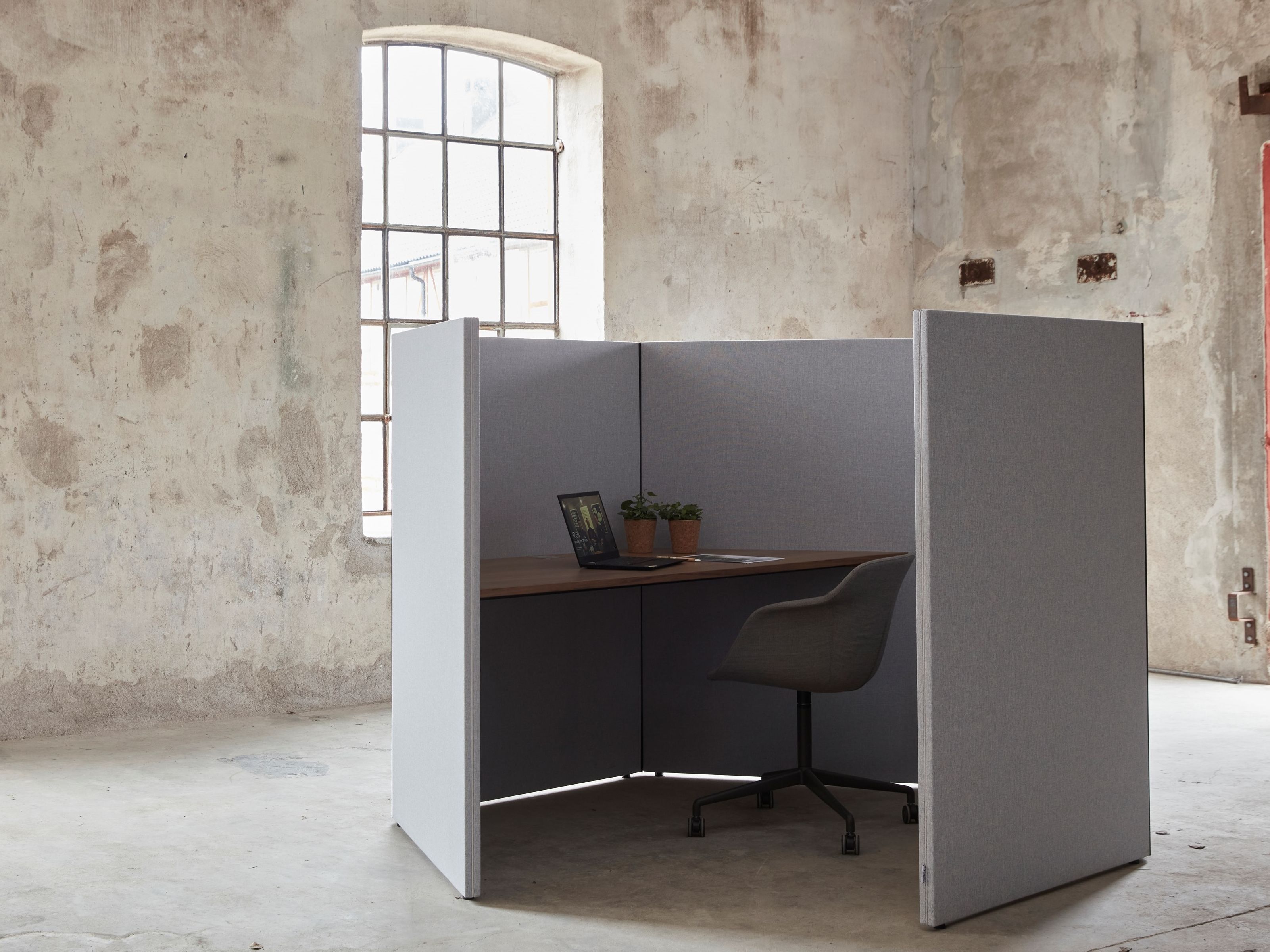LIMBUS HEXAGON WORK BOOTH | Office desk with desk screens By Glimakra ...
