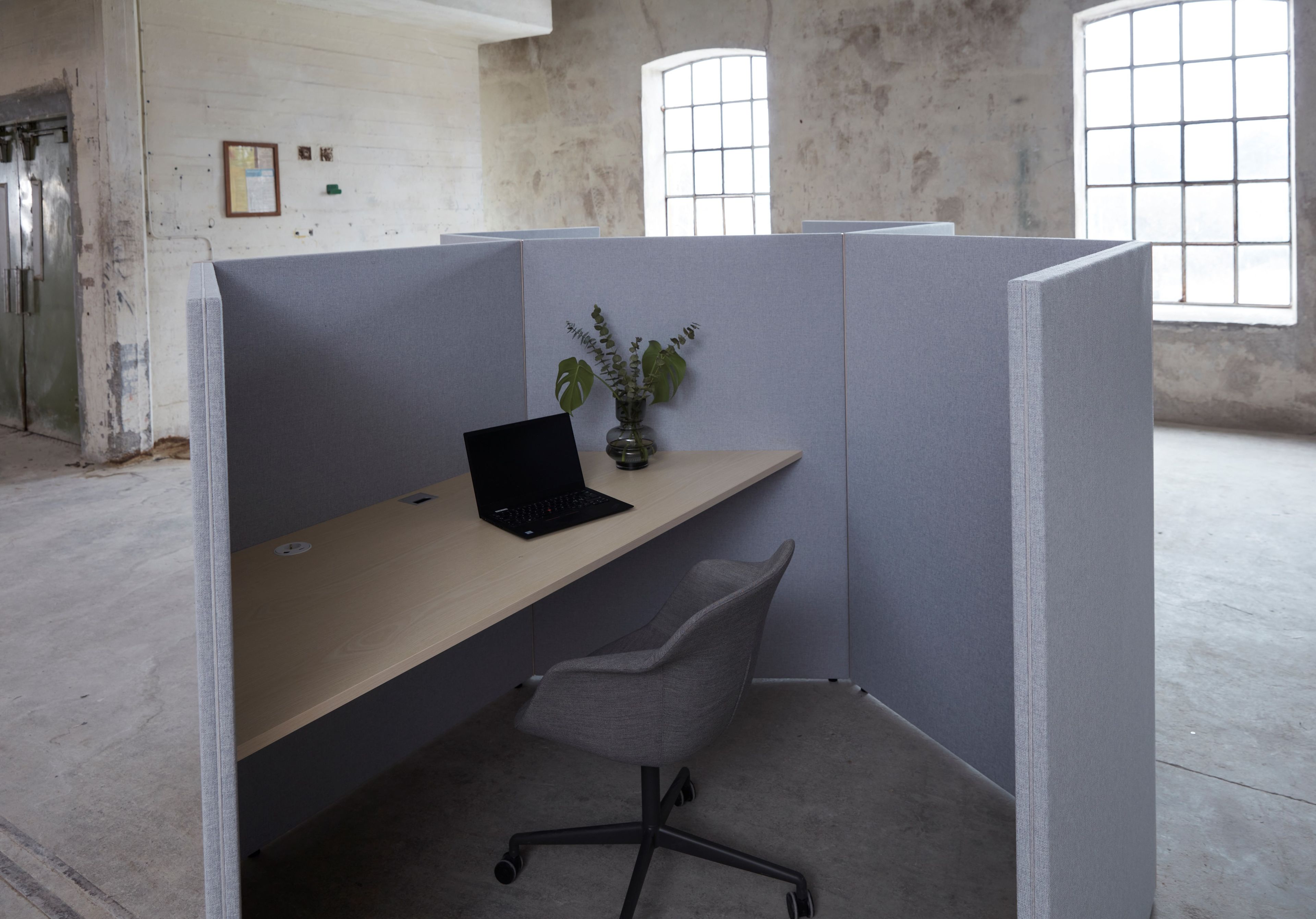 LIMBUS HEXAGON WORK BOOTH | Office desk with desk screens By Glimakra ...