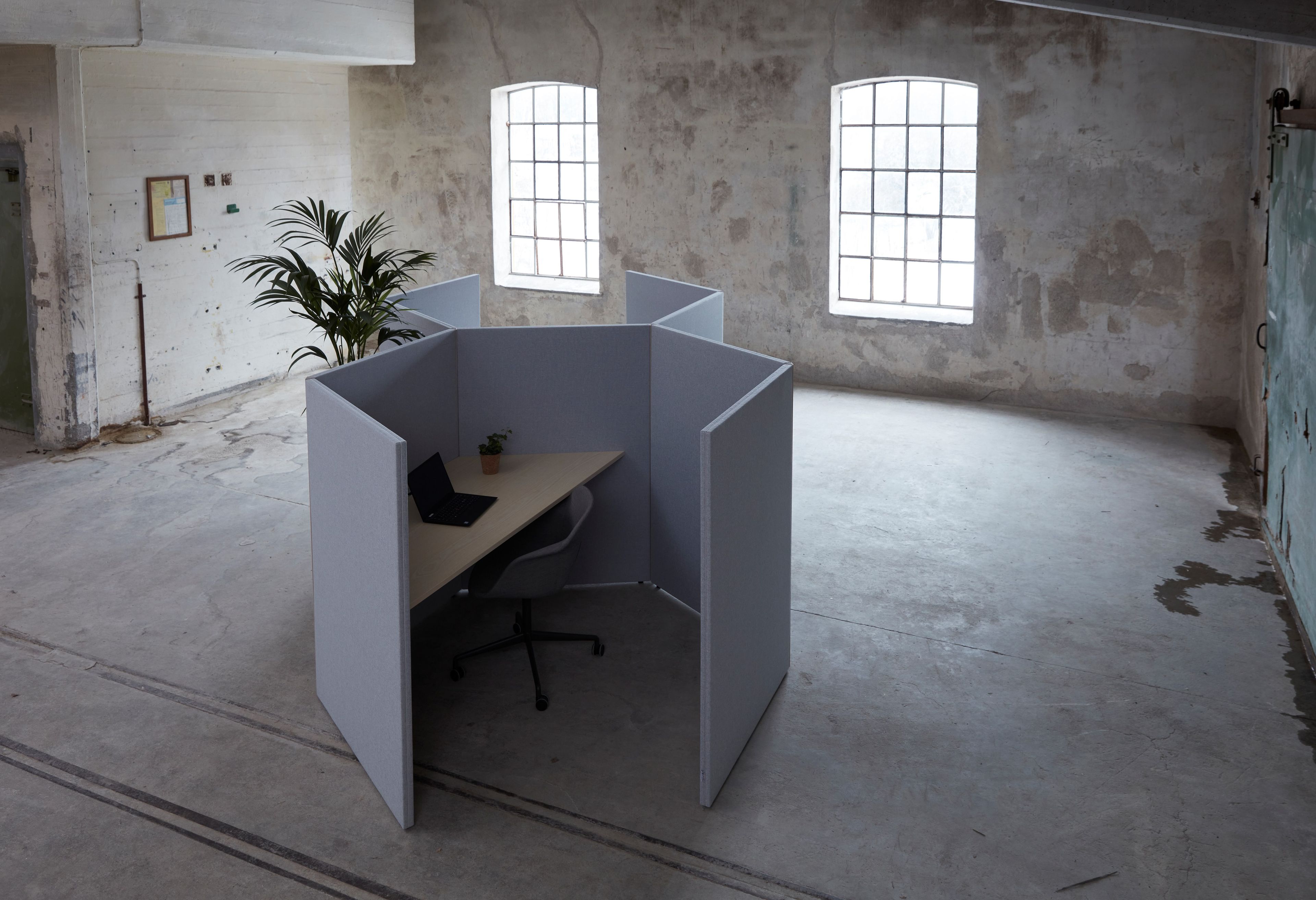 LIMBUS HEXAGON WORK BOOTH | Office desk with desk screens By Glimakra of Sweden
