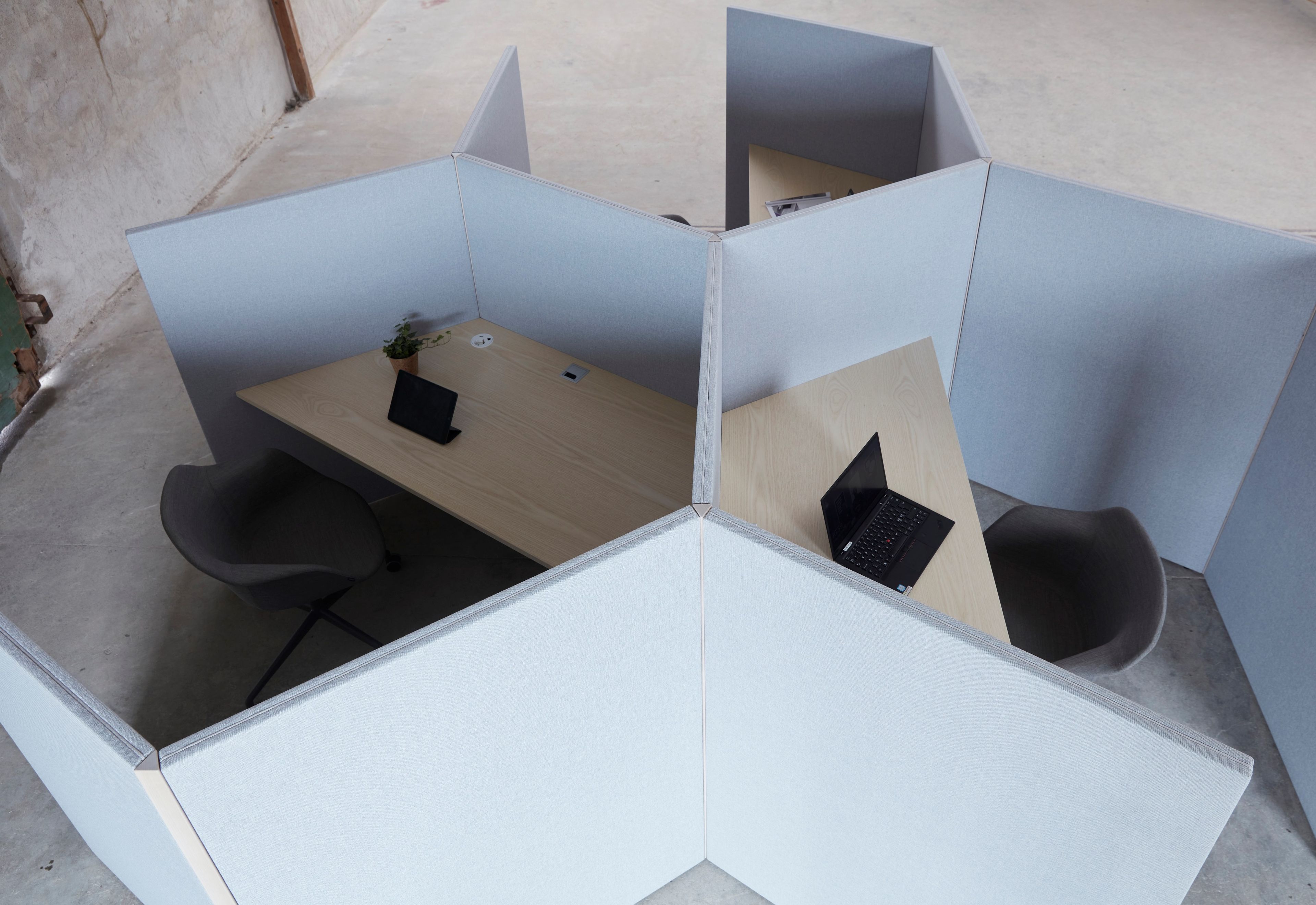 LIMBUS HEXAGON WORK BOOTH | Office desk with desk screens By Glimakra of Sweden