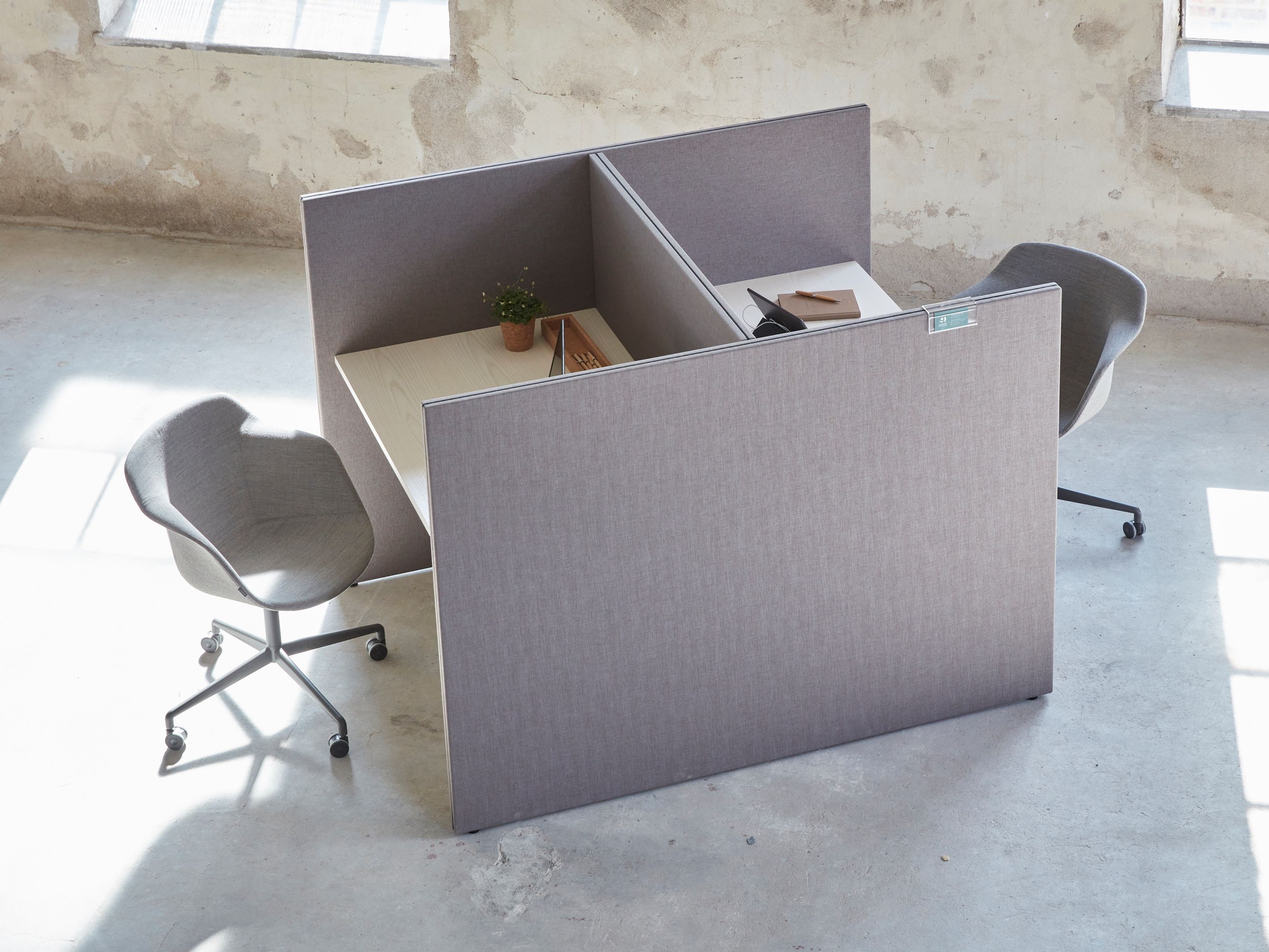 LIMBUS WORK BOOTH Office desk with sound absorbing screens By Glimakra ...