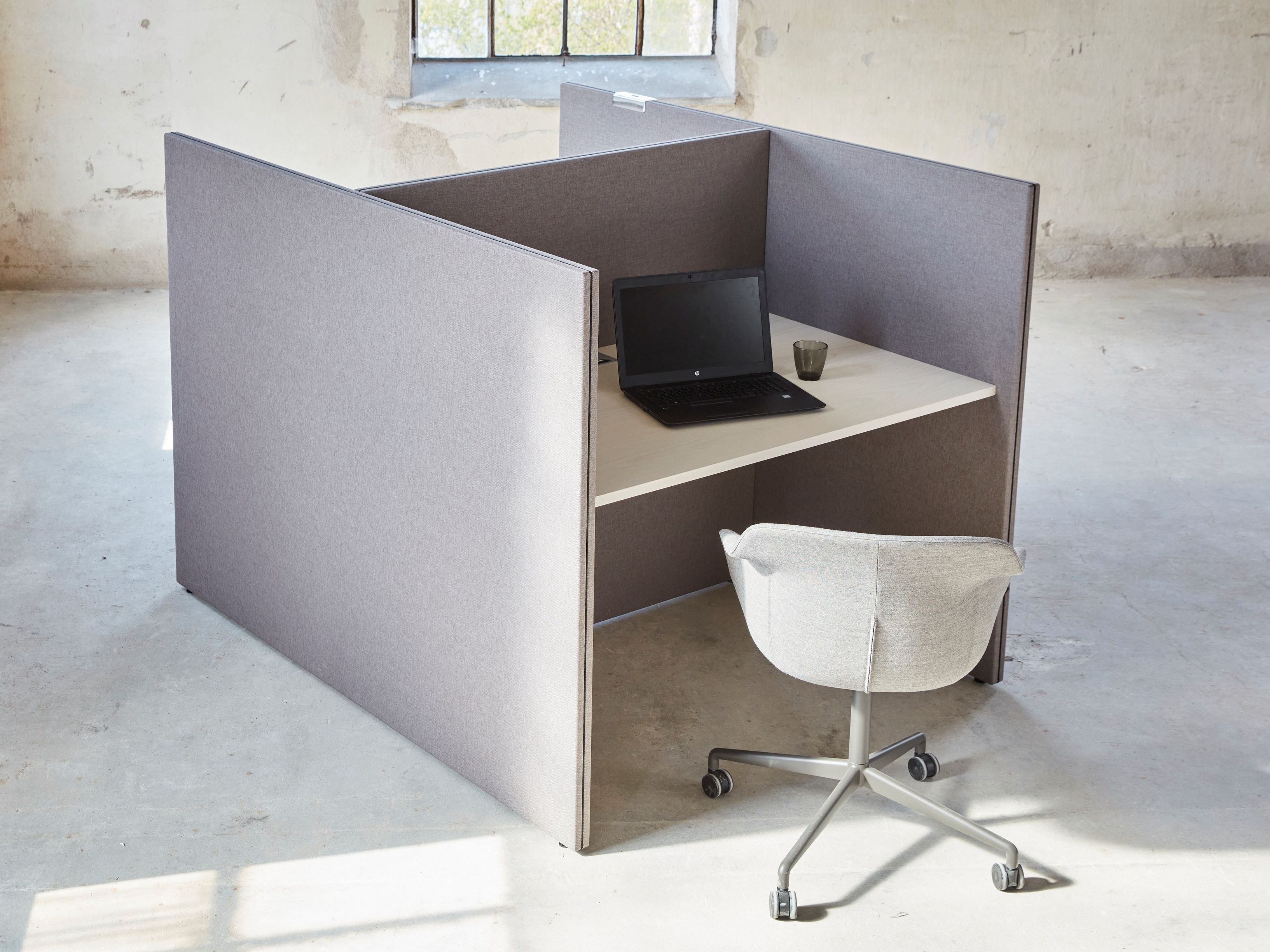 LIMBUS WORK BOOTH Office desk with sound absorbing screens By Glimakra ...
