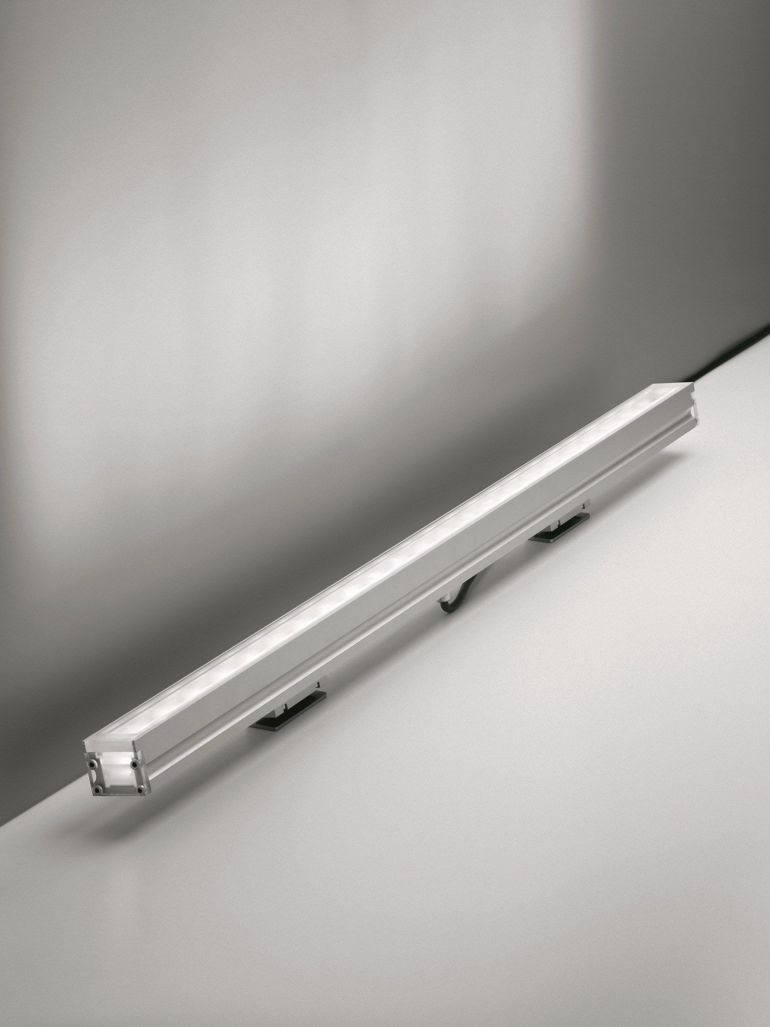 LINEALED WALLWASHER Barre lumineuse LED pour sol By Artemide | design ...