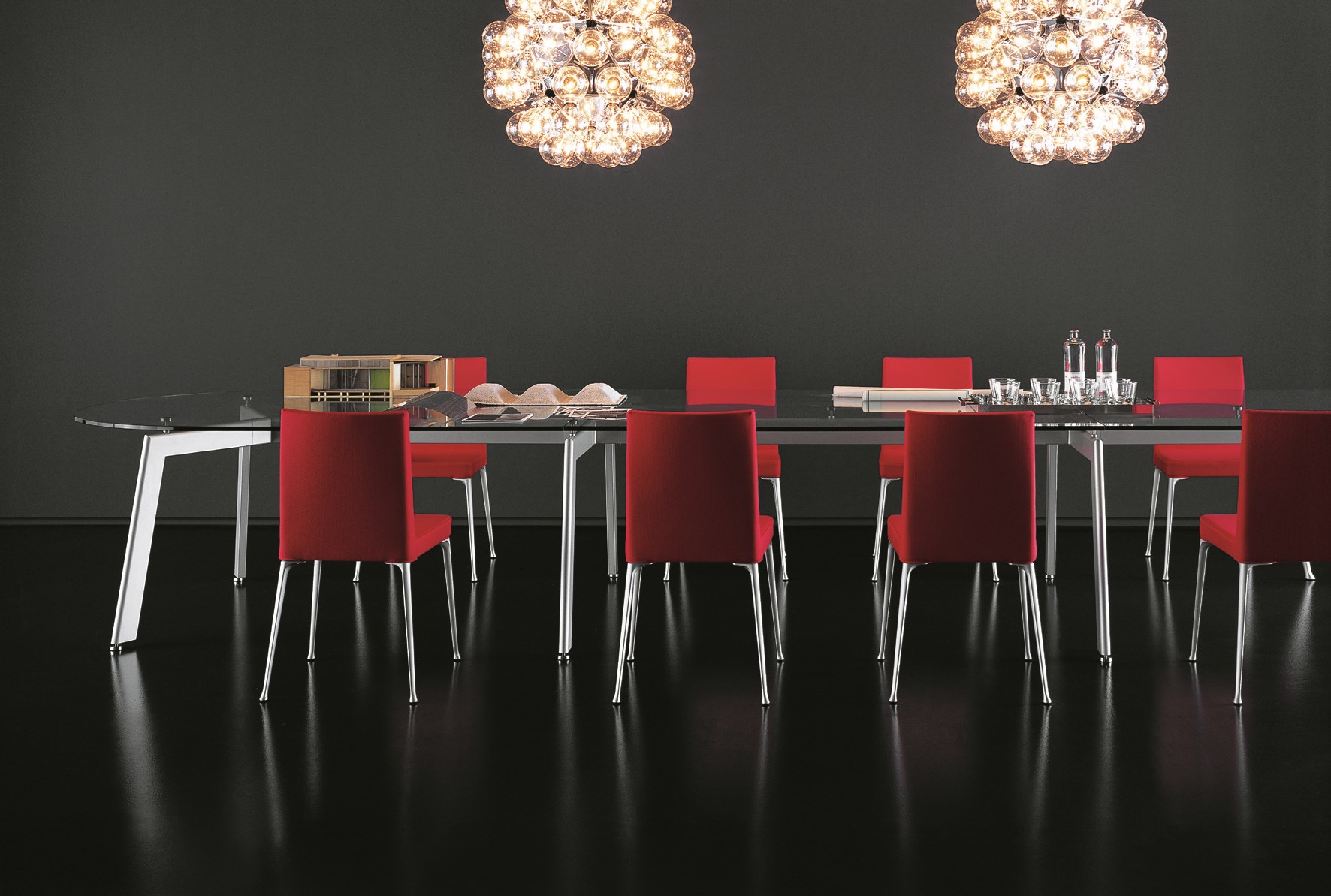 LINK | Oval table By Desalto design Hannes Wettstein