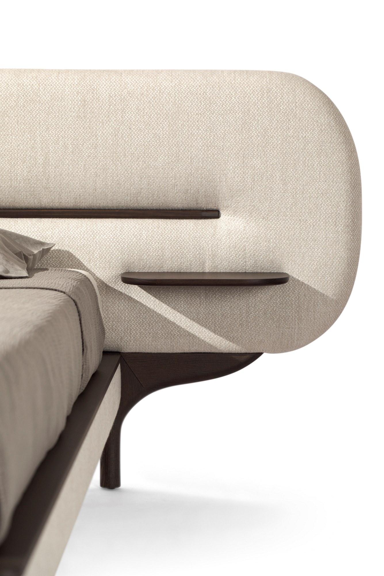 LIPS XL Bed By Carpanese Home | design Matteo Zorzenoni