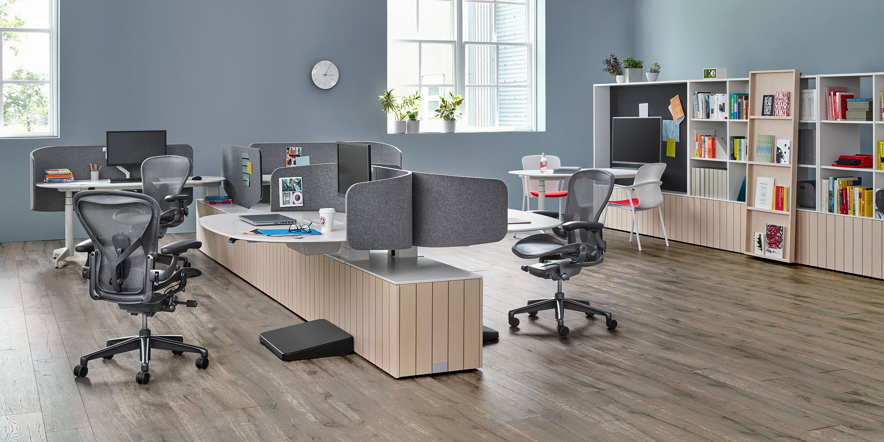 Height-adjustable sectional office desk with shelves LOCALE | Office ...
