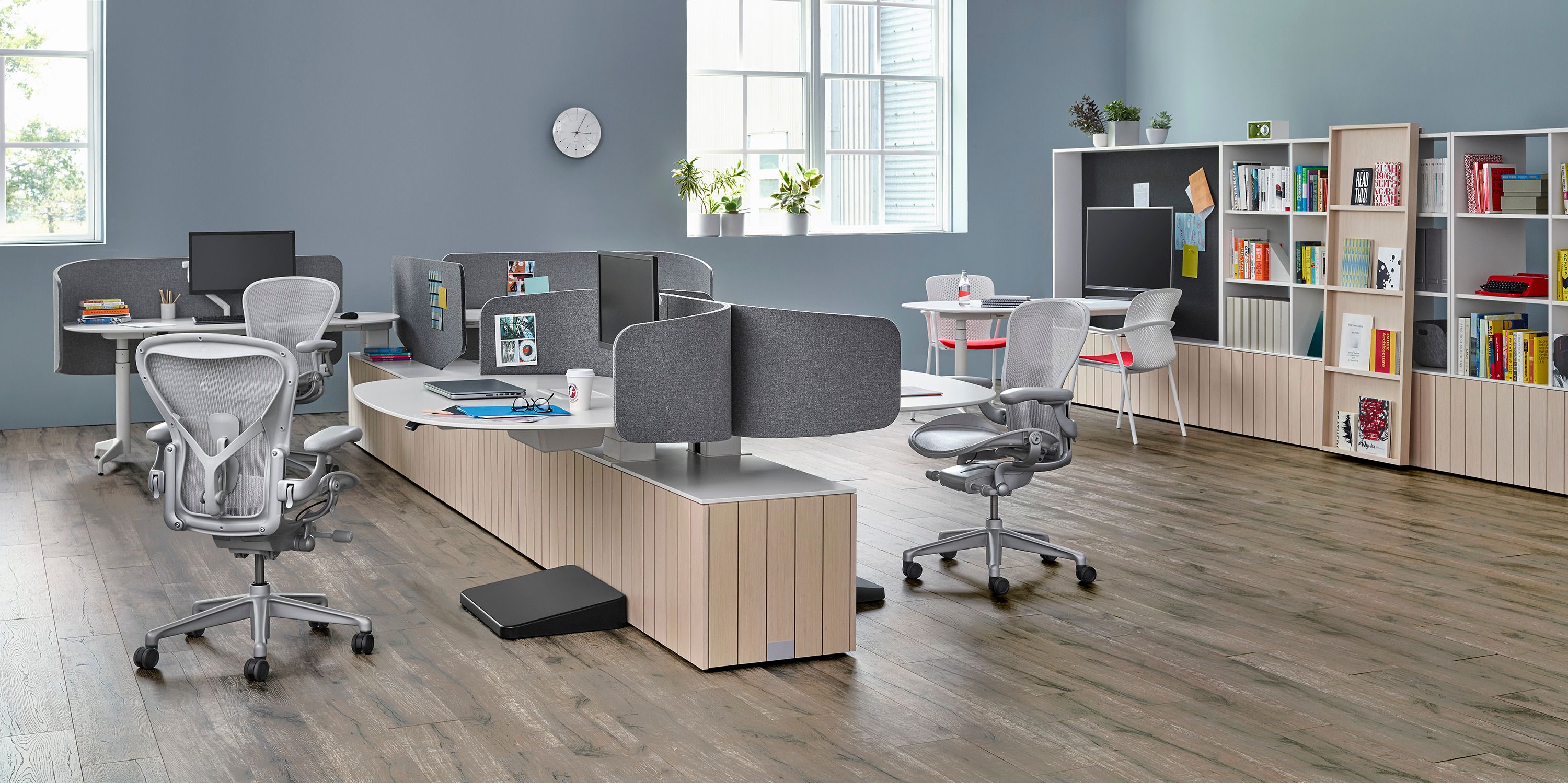 Height-adjustable sectional office desk with shelves LOCALE | Office ...