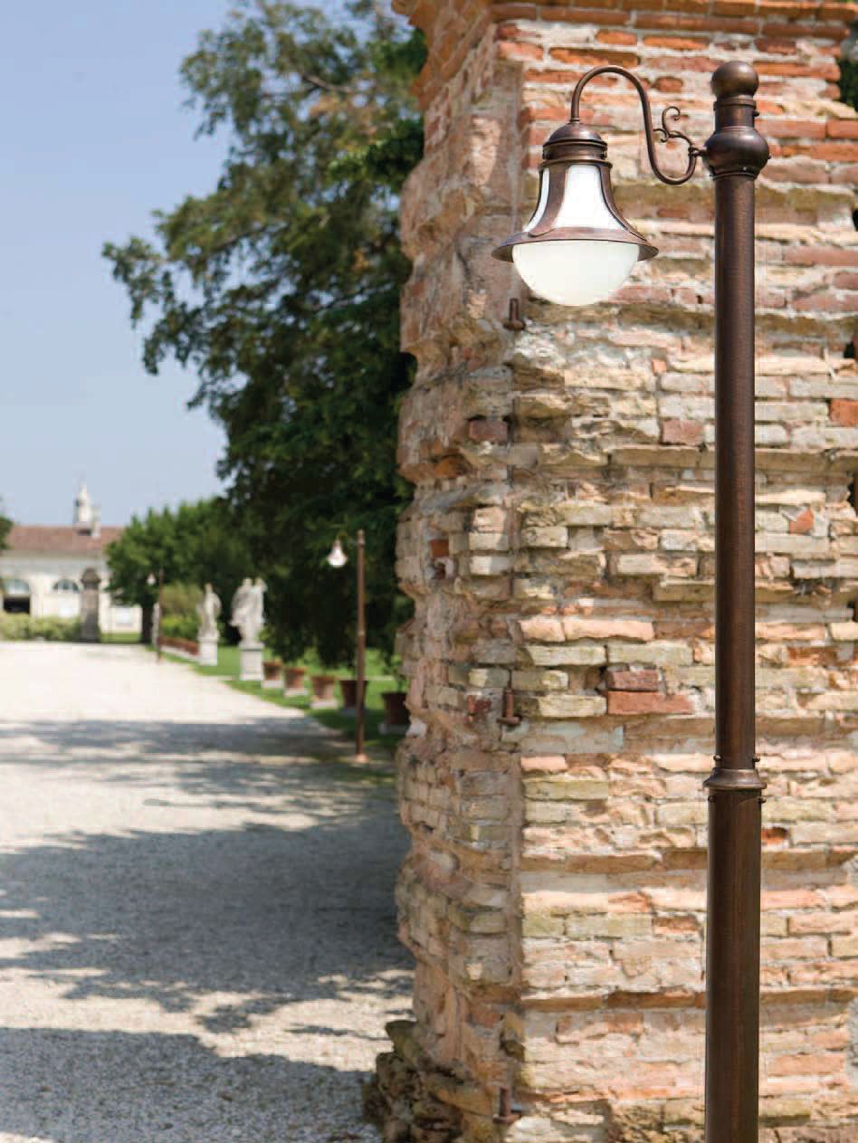 LOGGIA Metal garden lamp post By Aldo Bernardi