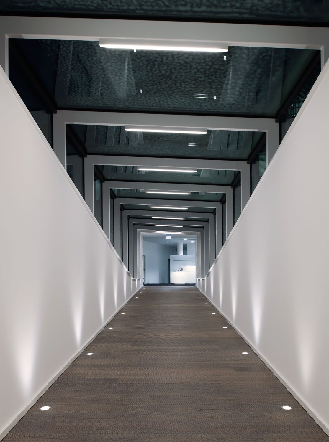 LOGIC R steplight By Delta Light