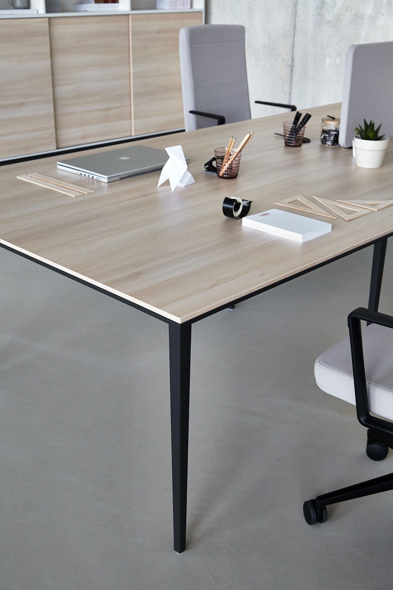 LONGO | Rectangular writing desk By ACTIU design Ramos&Bassols
