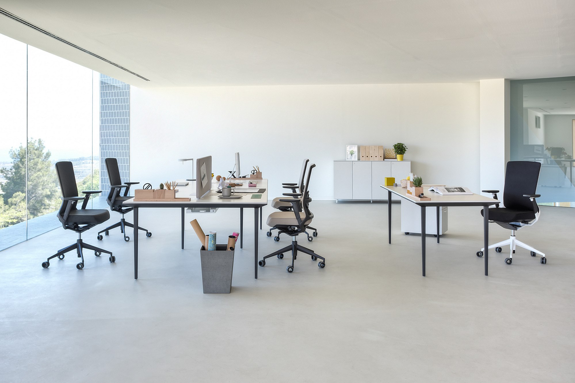 LONGO | Rectangular writing desk By ACTIU design Ramos&Bassols