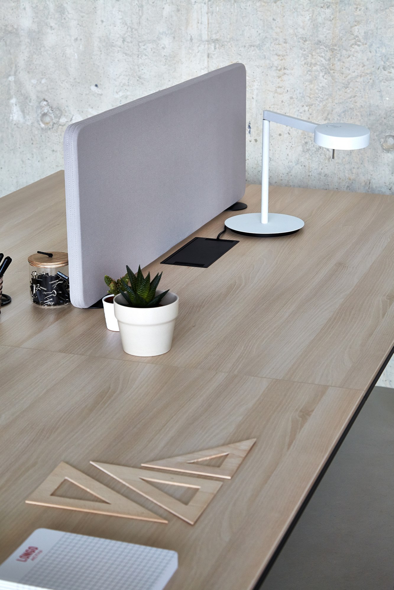 LONGO | Rectangular writing desk By ACTIU design Ramos&Bassols