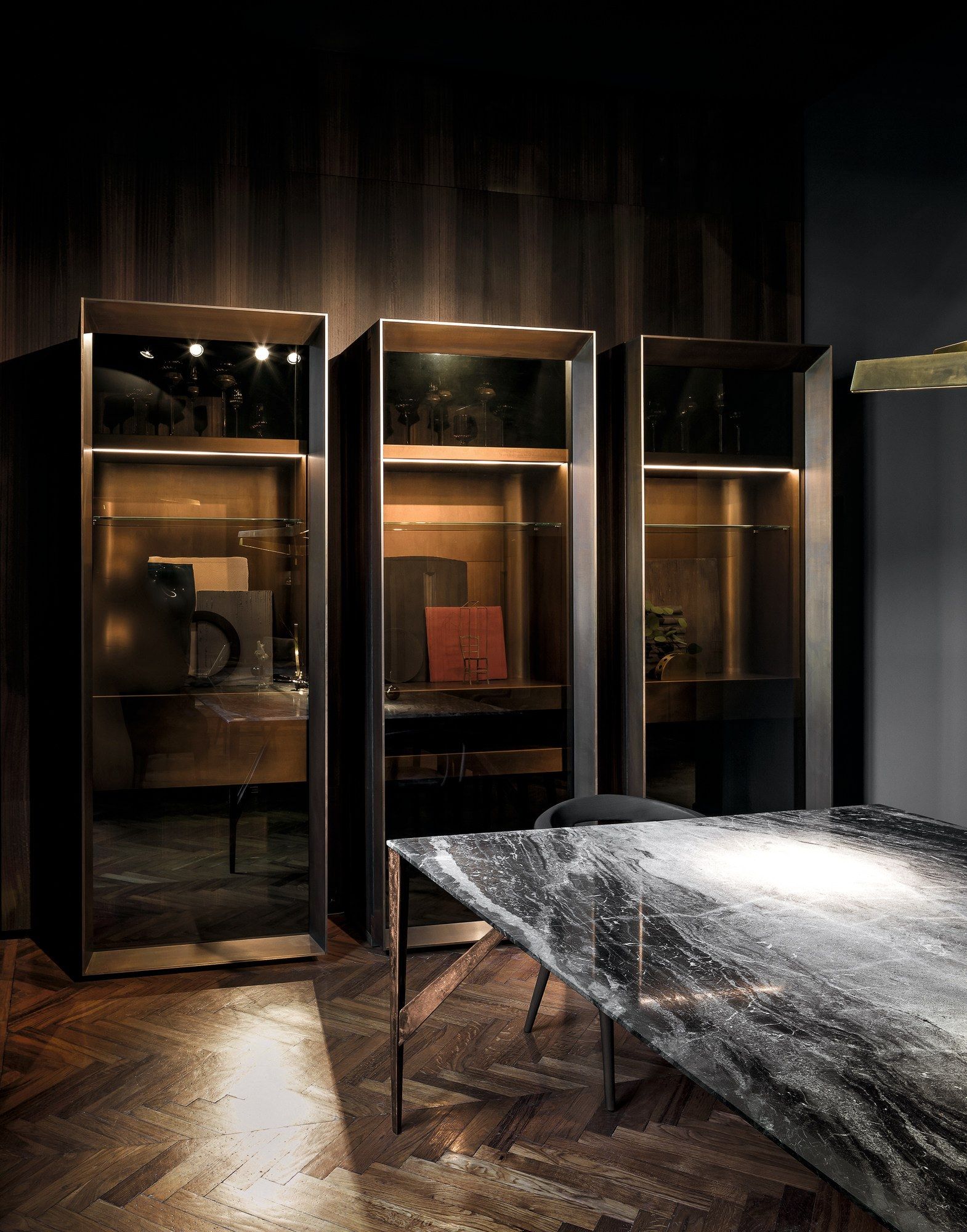 Wood and glass display cabinet LOOM FR By Henge design Massimo Castagna