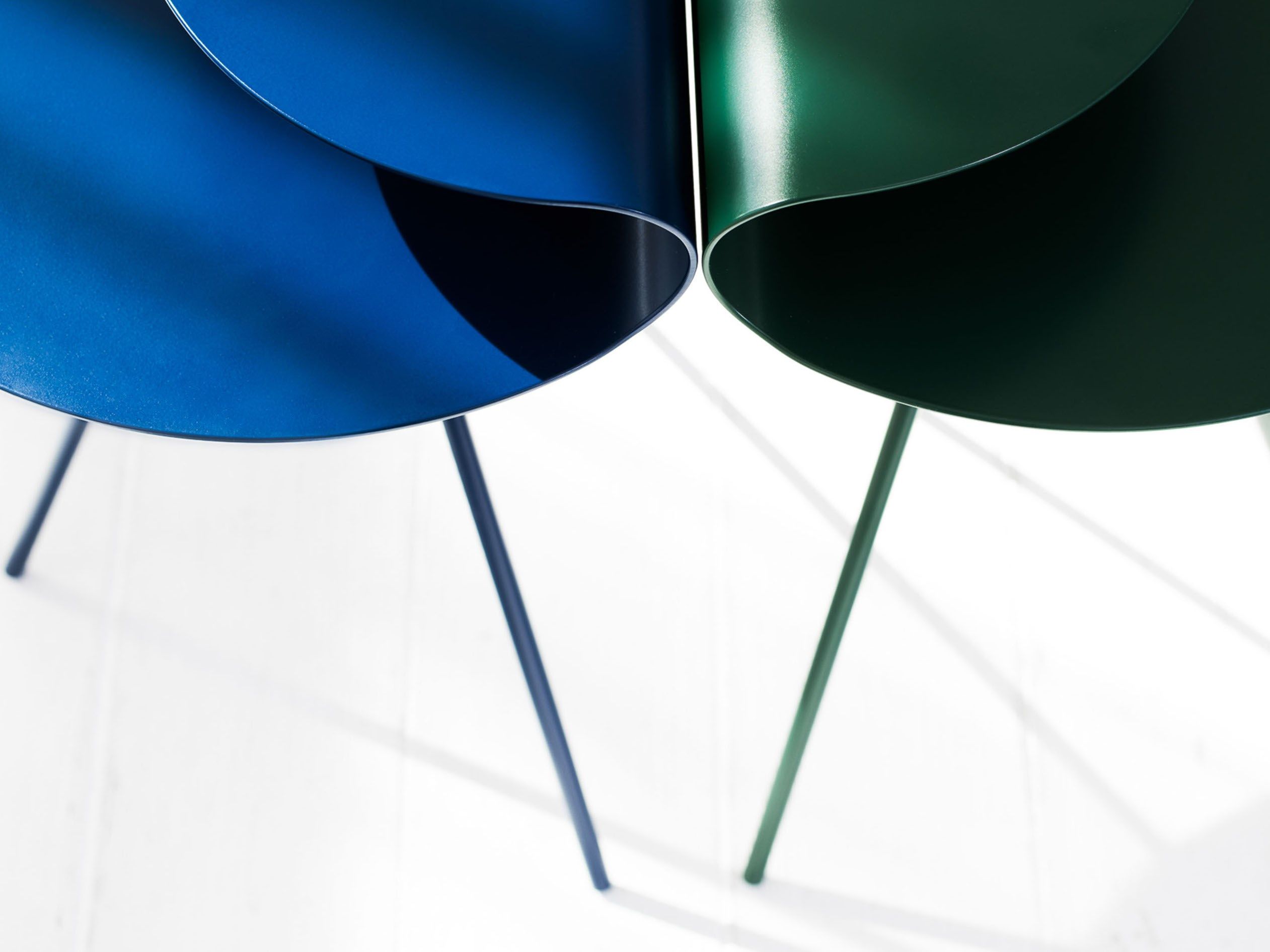 Steel side table LOOP By jot.jot design bonpart