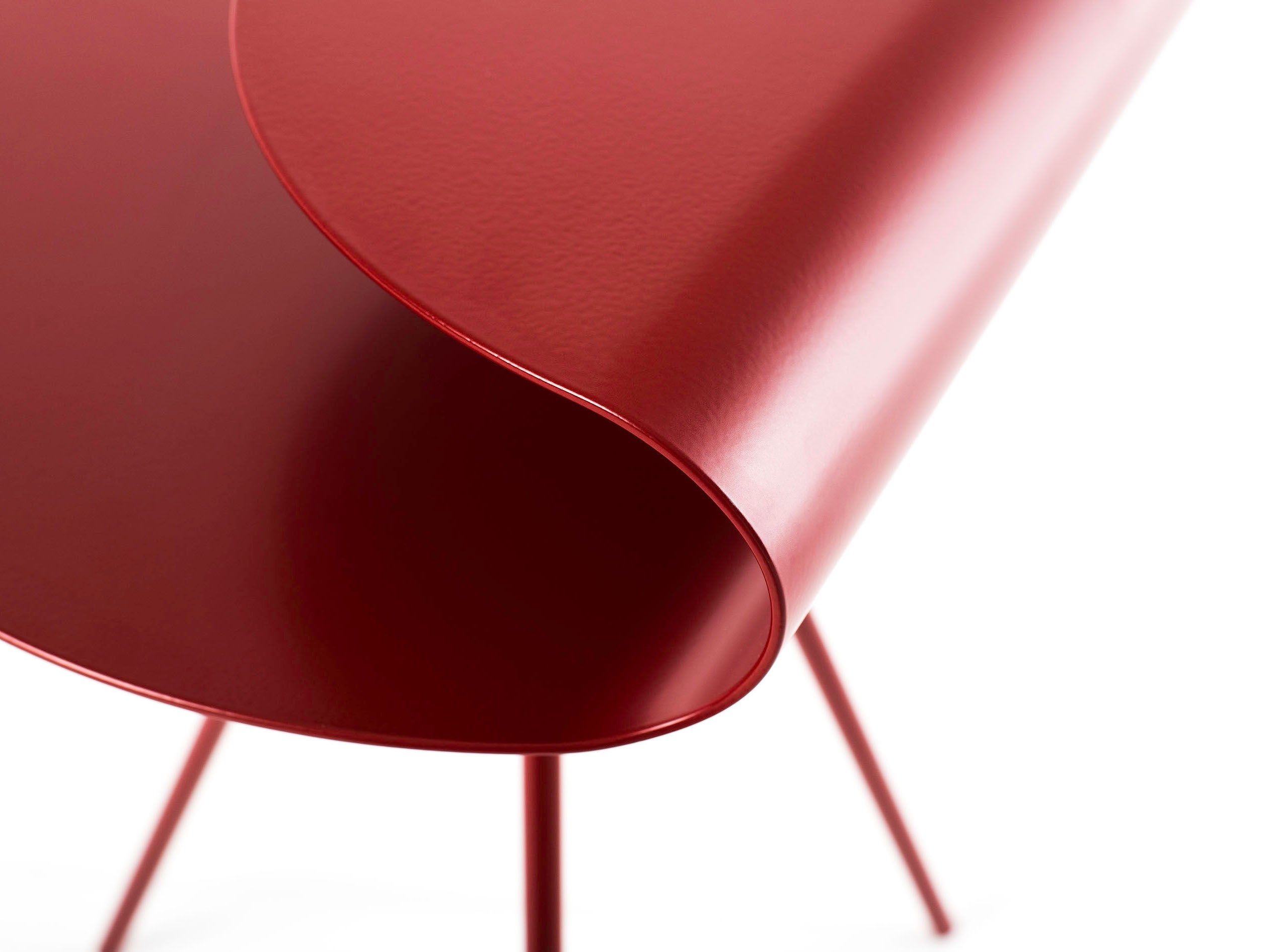 Steel side table LOOP By jot.jot design bonpart