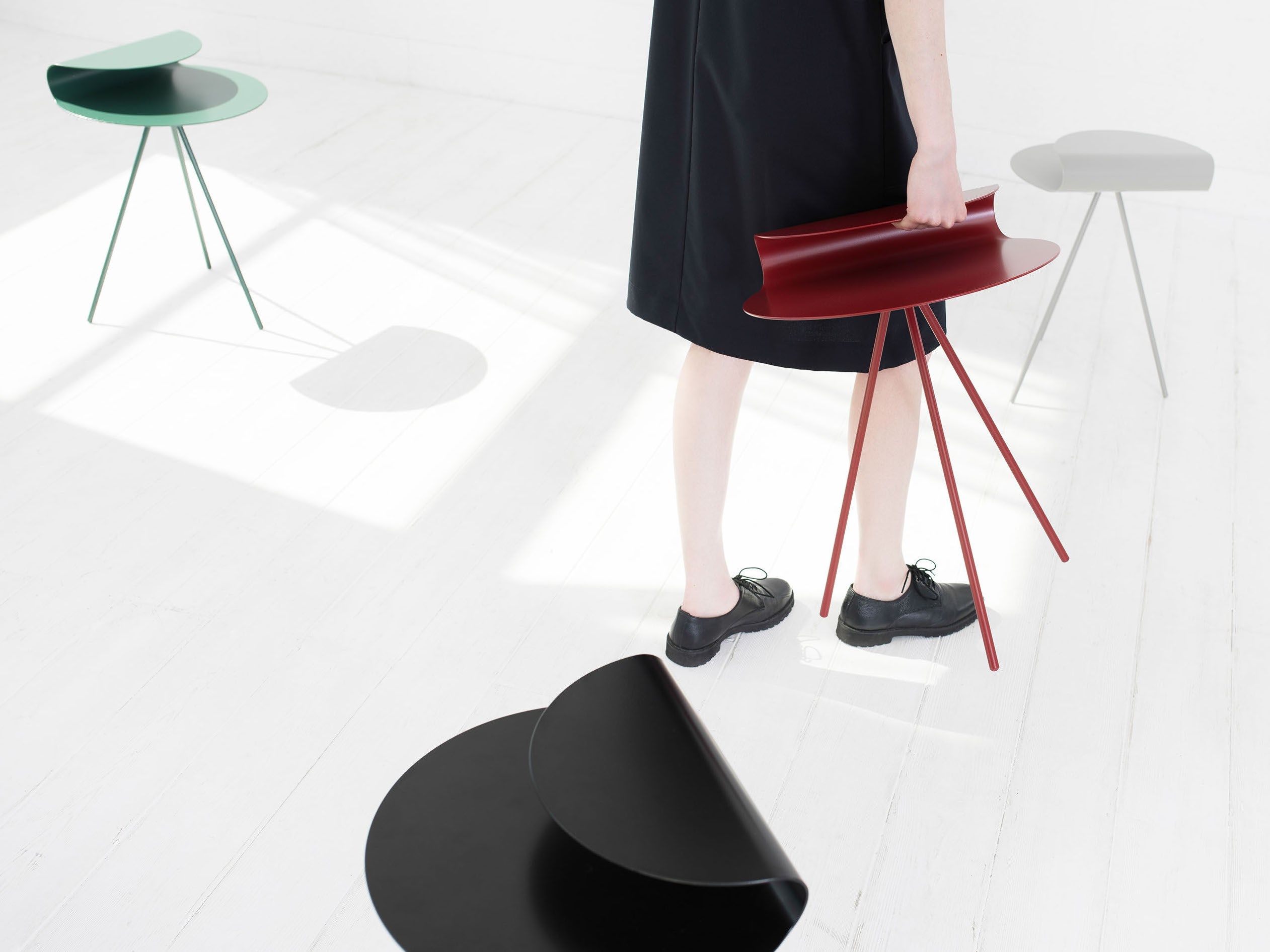 Steel side table LOOP By jot.jot design bonpart