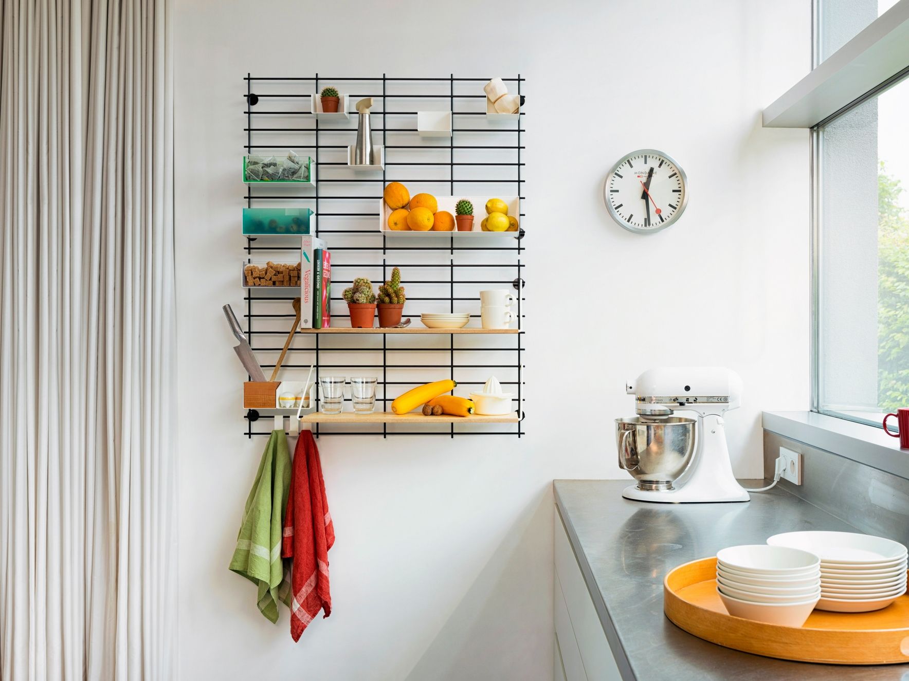 LOOPHOLES | Acrylic storage box By Atelier Belge