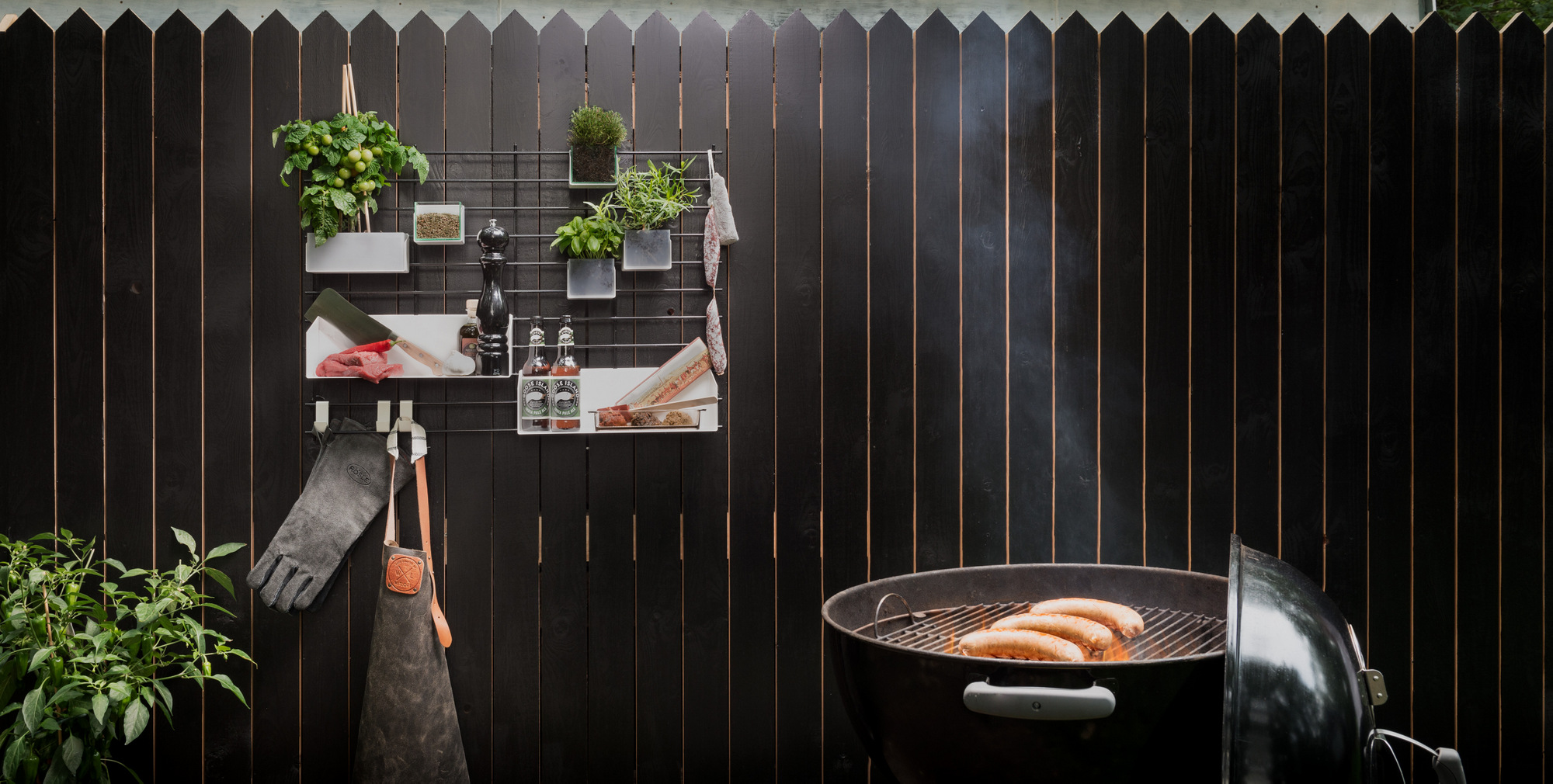 Griglia portaoggetti in metallo LOOPHOLES THE GRID.01 By Atelier Belge