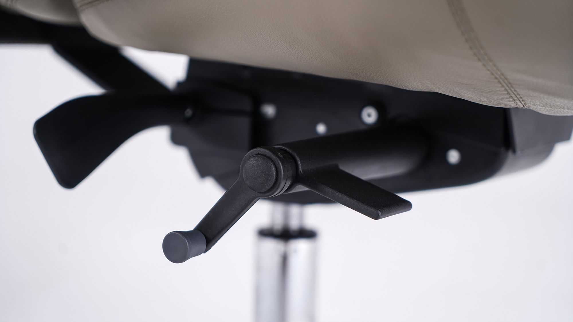 LORD Swivel leather executive chair with headrest By grado design ...