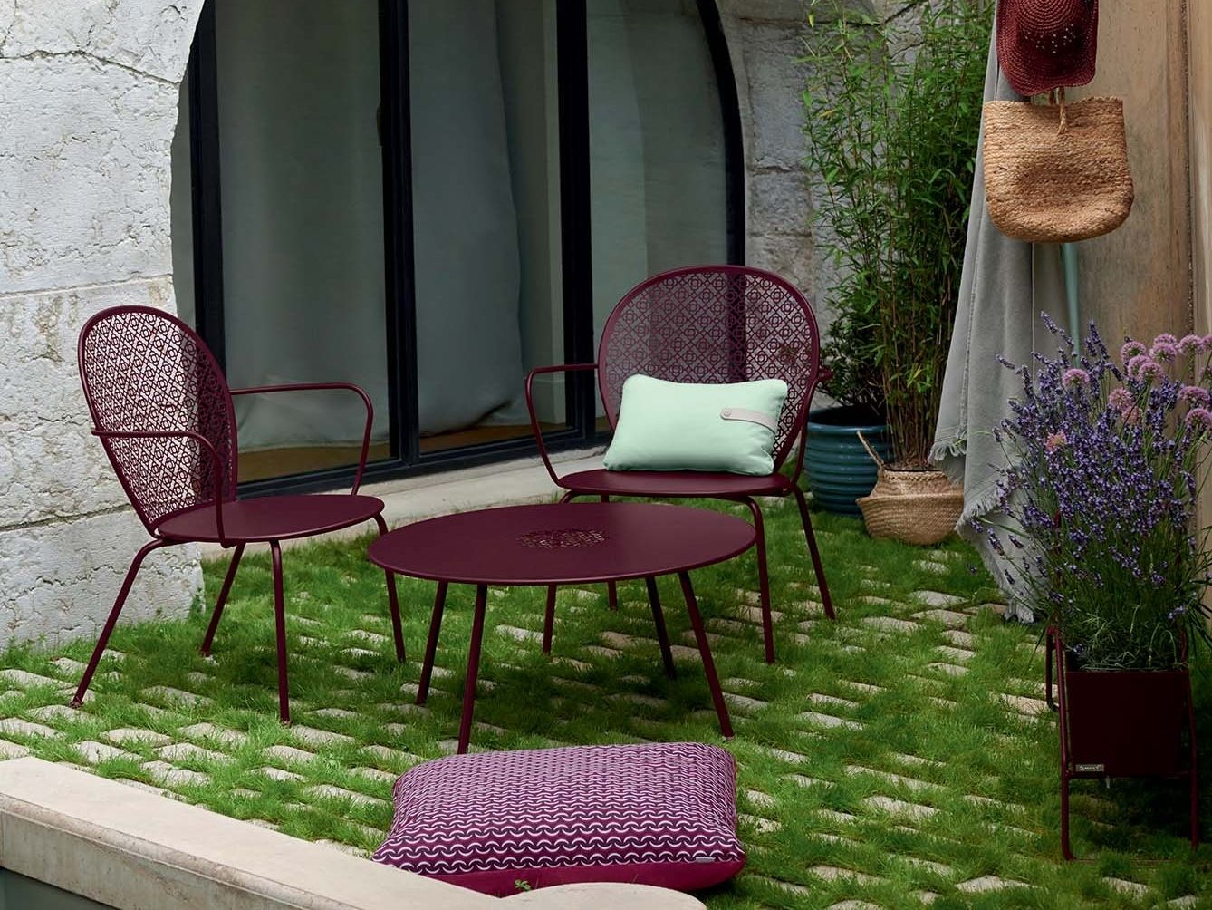 LORETTE | Round coffee table By Fermob design Frédéric Sofia