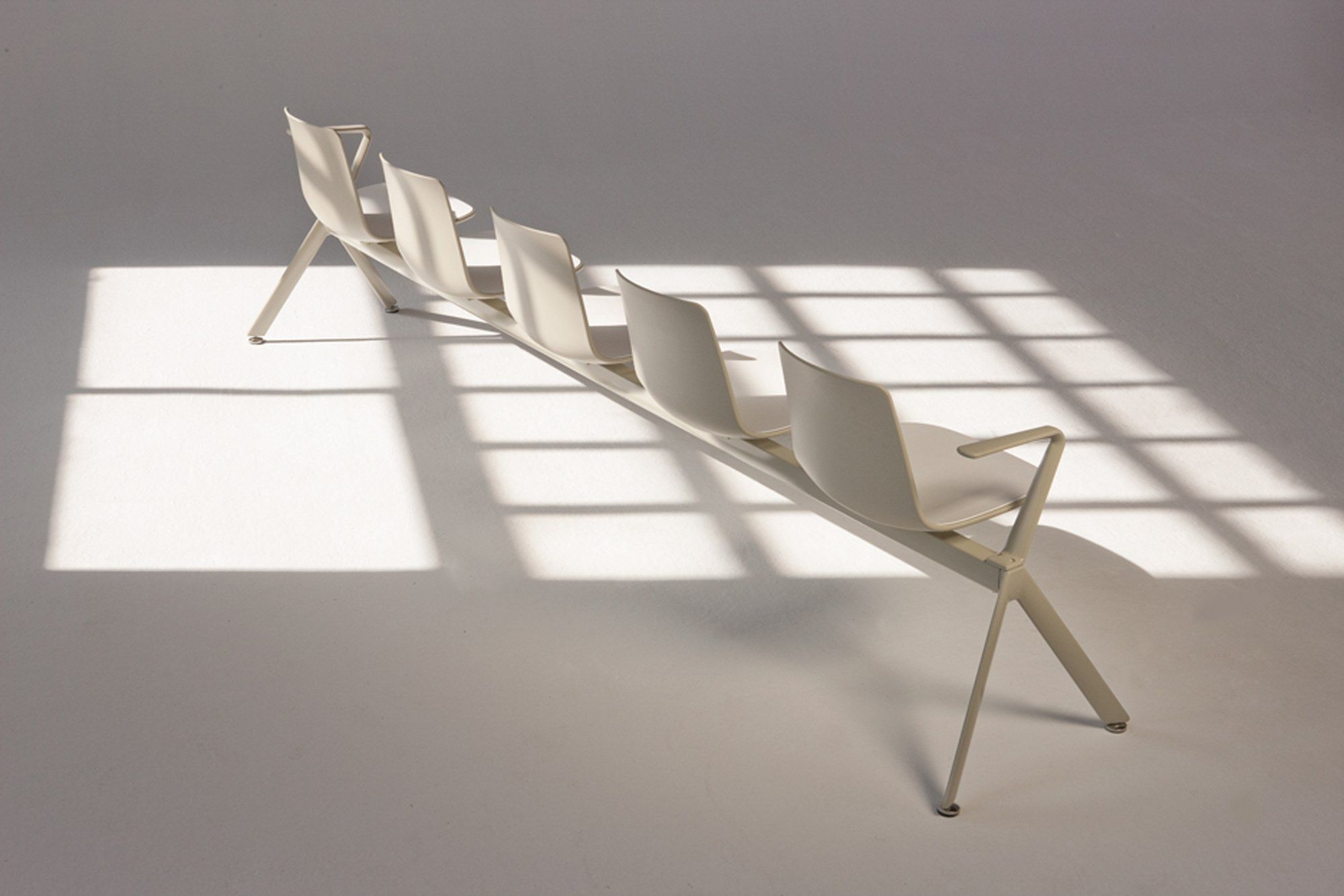 LOTTUS | Beam seating By ENEA design Lievore Altherr Molina