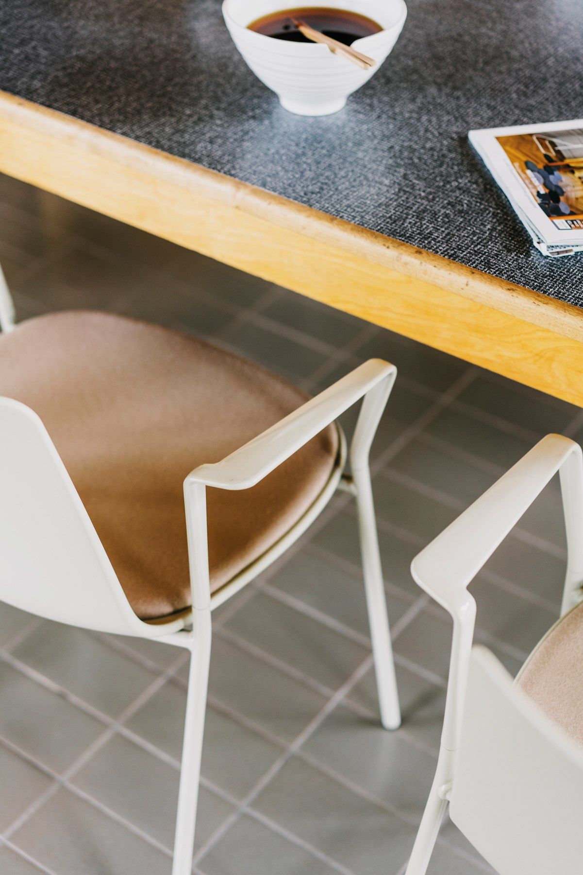 LOTTUS | Chair with armrests By ENEA design Lievore Altherr Molina