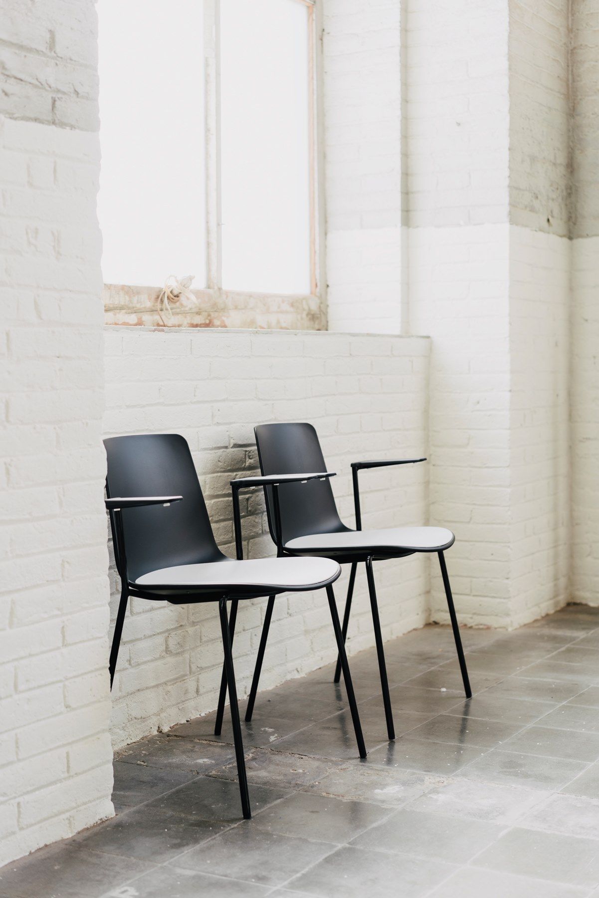 LOTTUS | Chair with armrests By ENEA design Lievore Altherr Molina