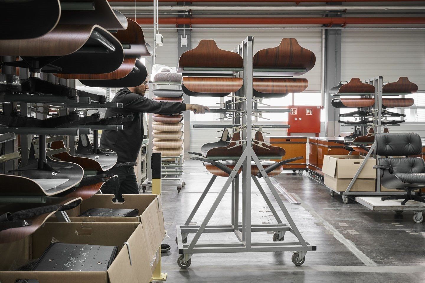 LOUNGE CHAIR & OTTOMAN PALISSANDRO armchair By Vitra design Charles & Ray Eames