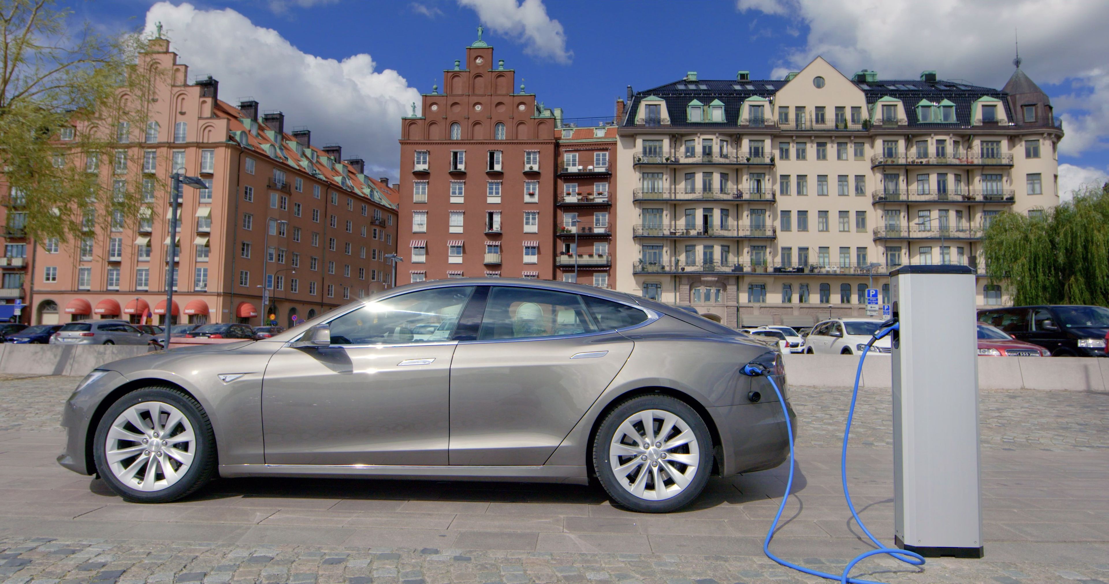 Electric Vehicle Charging Station LS4 2 X 11KW OUTLETS METERED By Garo