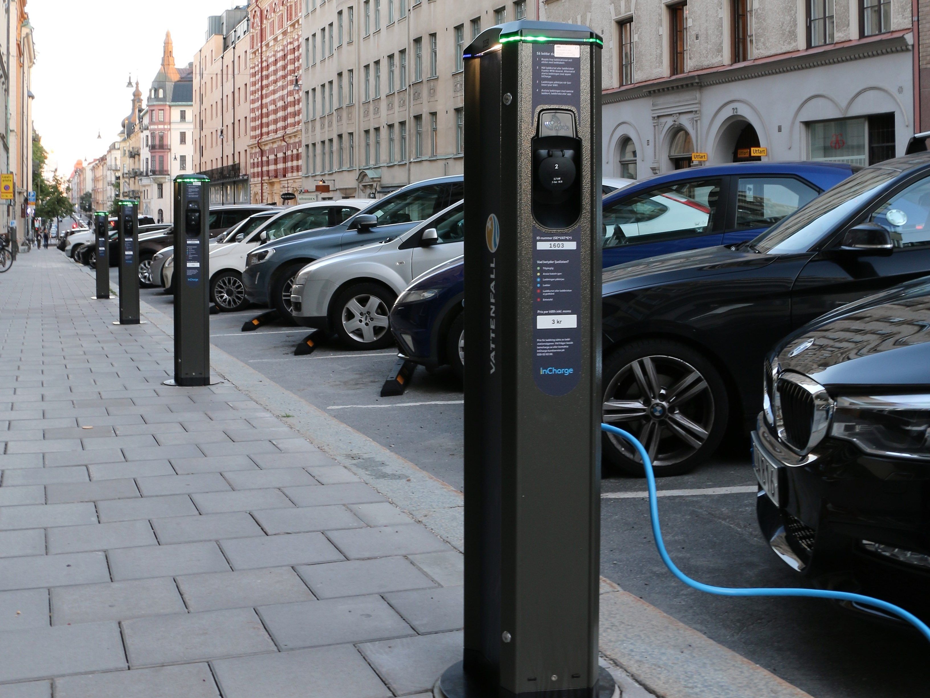 Electric Vehicle Charging Station LS4 2X11KW OUTLETS METERED & ETHERN ...