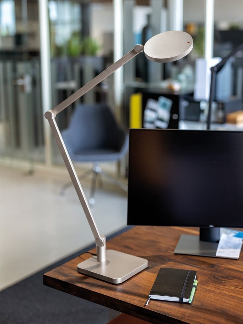 LUCILLE T1 LED desk lamp By Lightnet