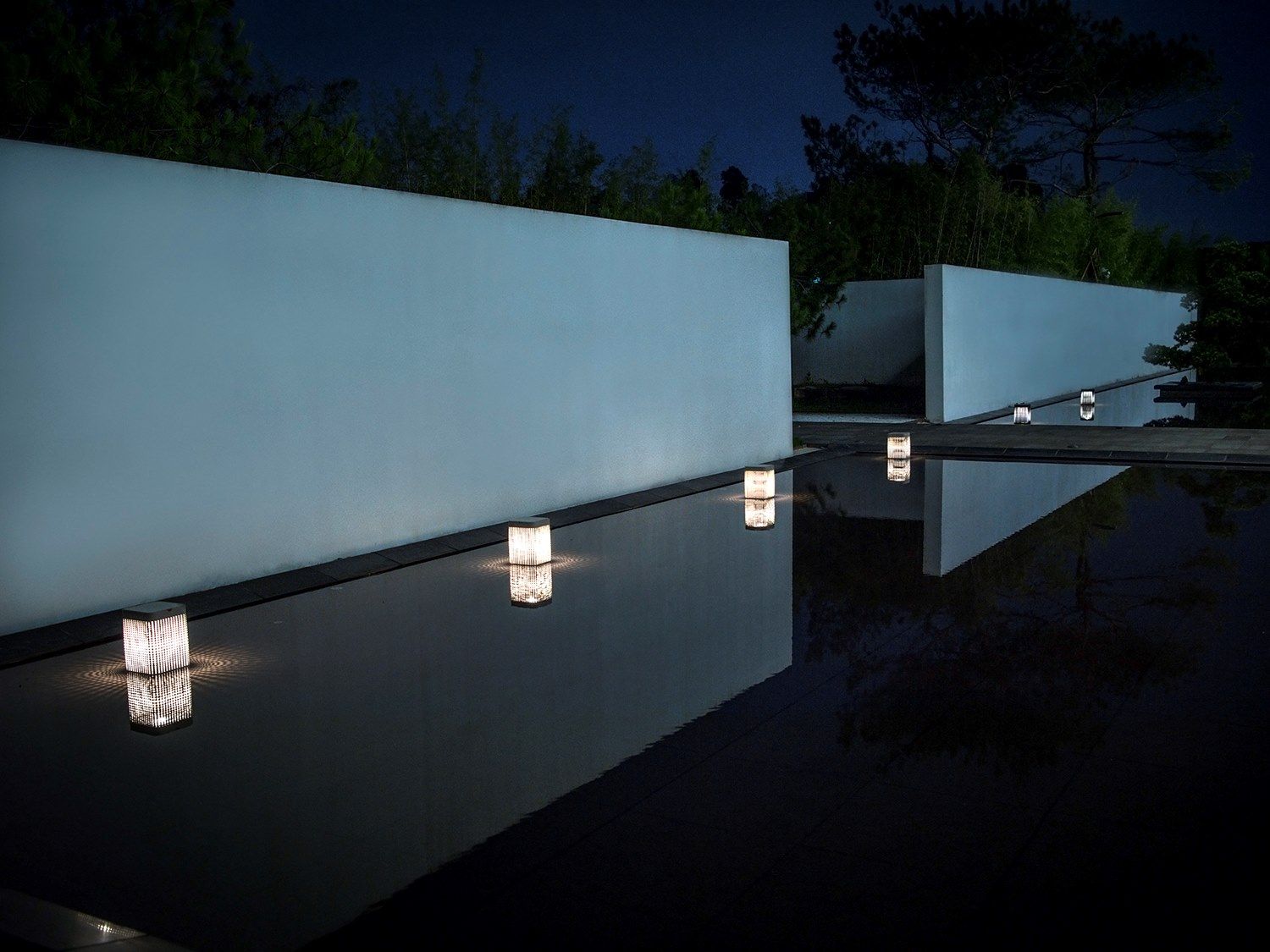 LUMA Metal lantern By VINEKO | design R&C Design