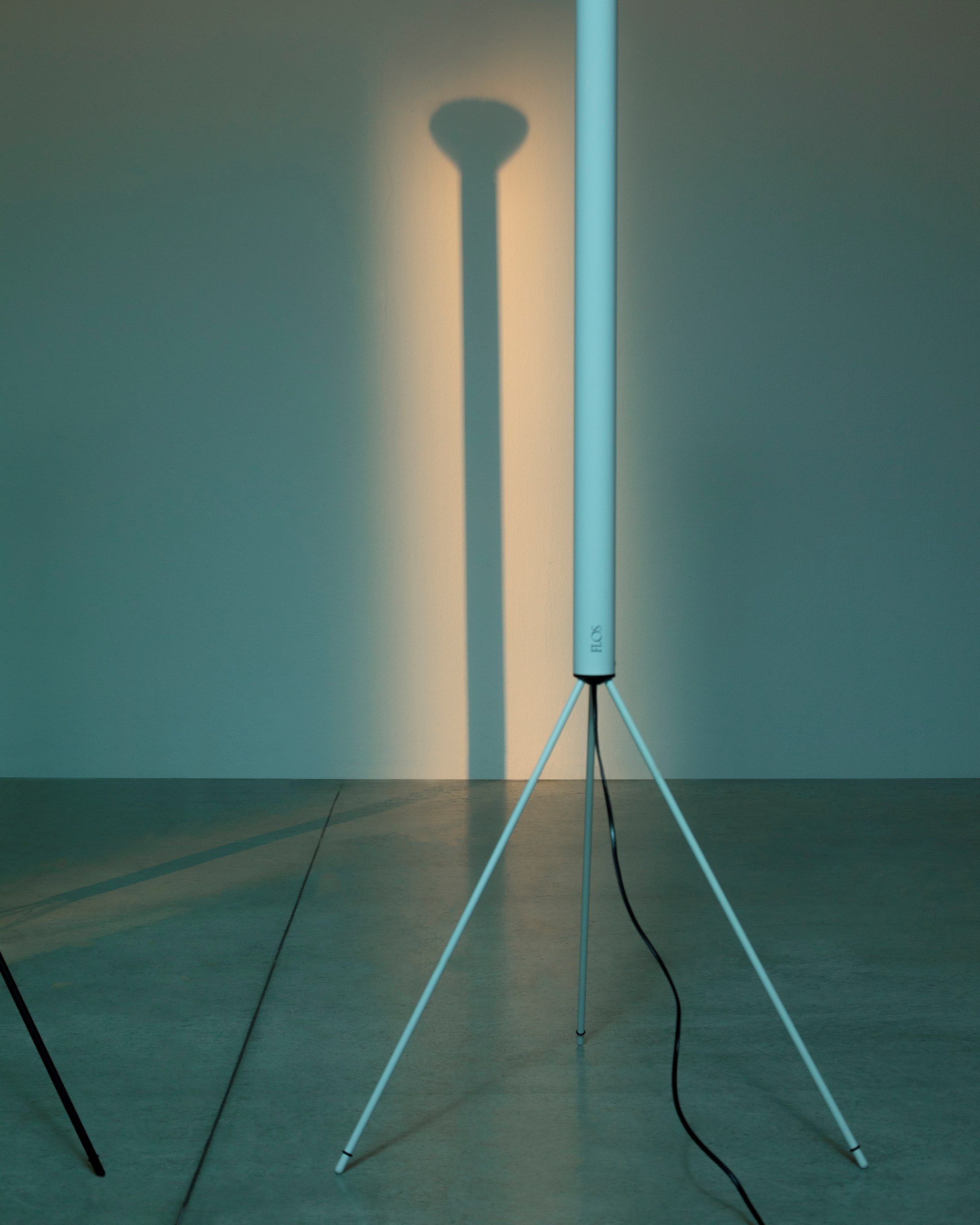 LUMINATOR 落地灯 By Flos | design Achille Castiglioni, Pier Giacomo ...
