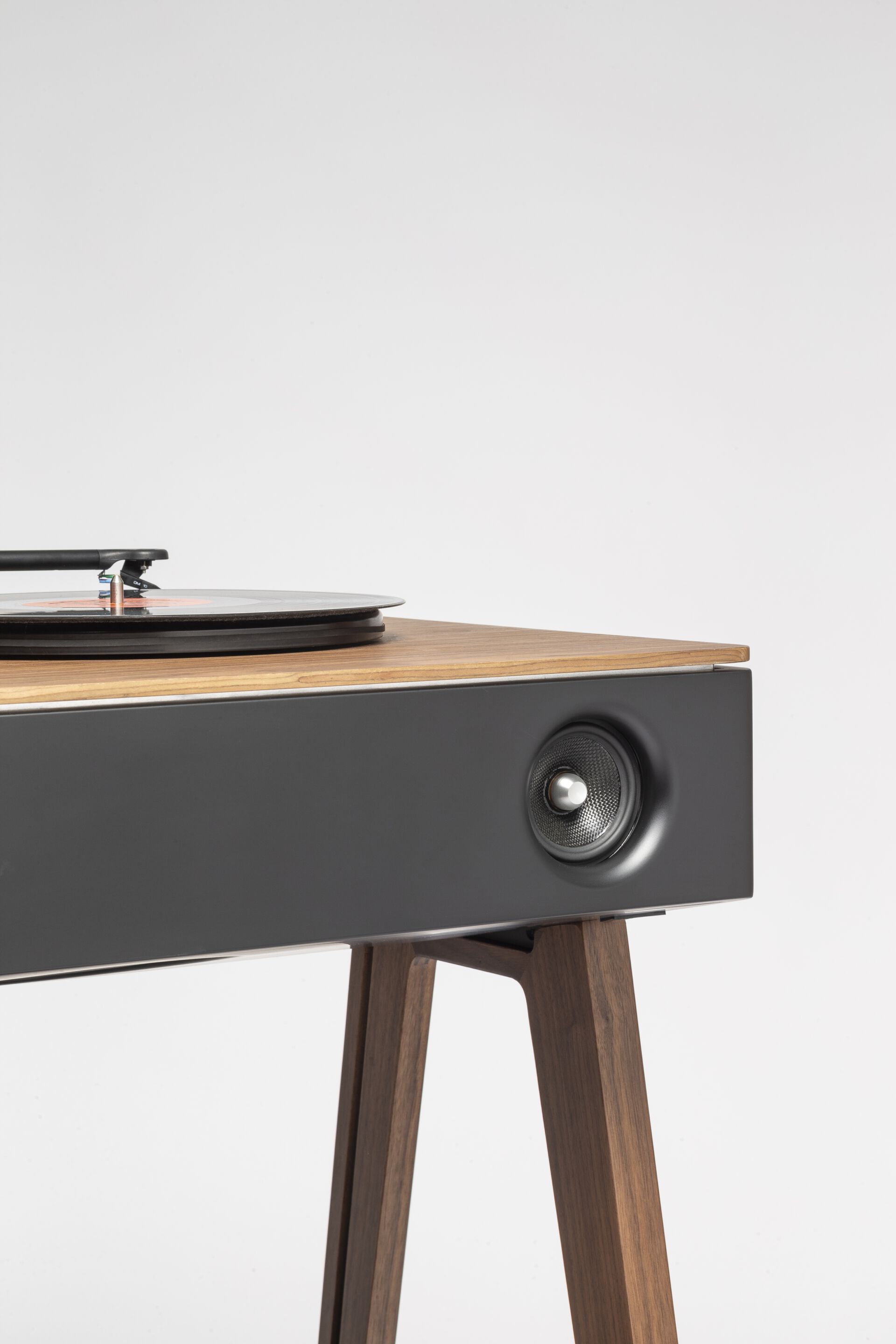 LX TURNTABLE WALNUT Speaker By La Boite concept
