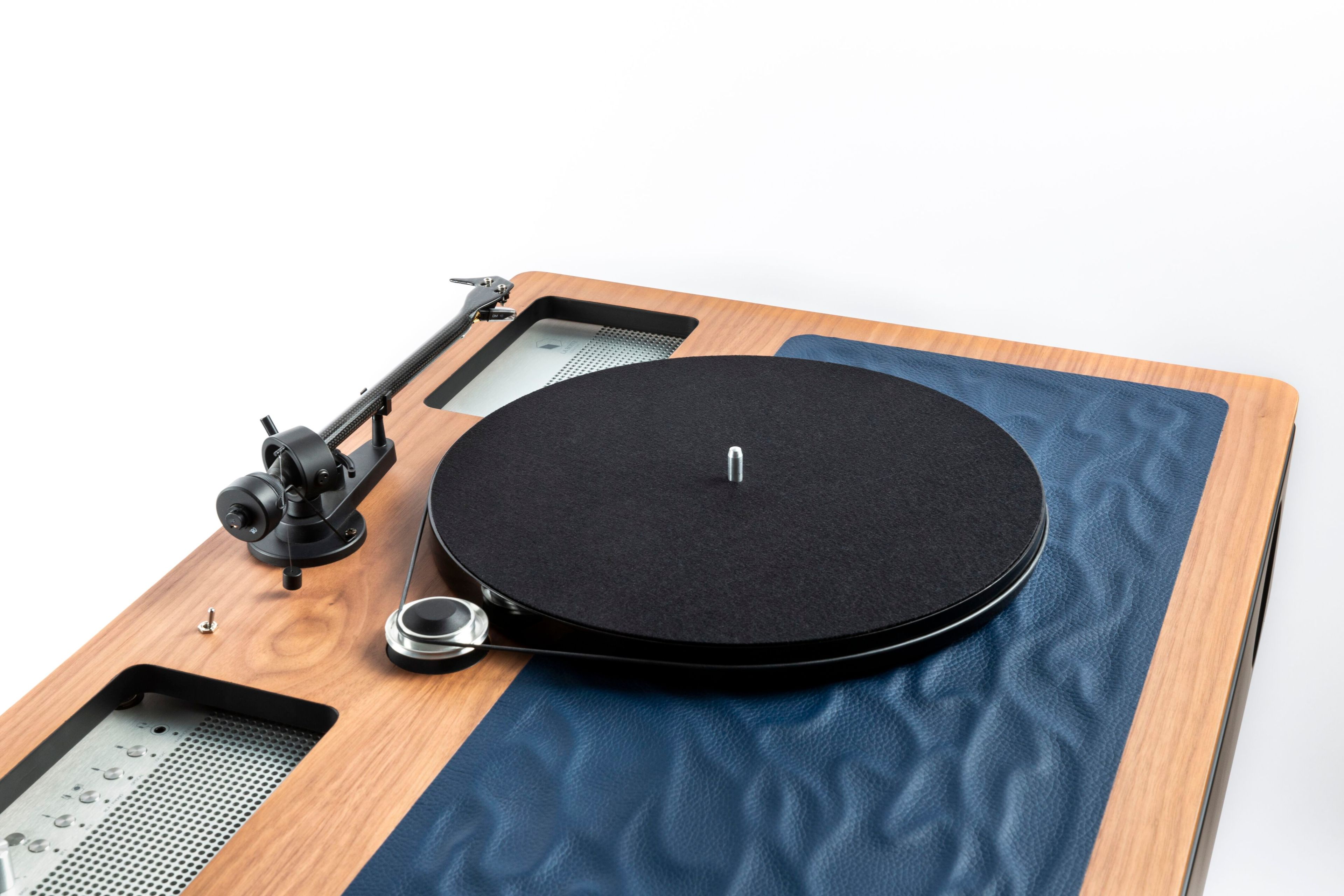 LX TURNTABLE WALNUT Speaker By La Boite Concept