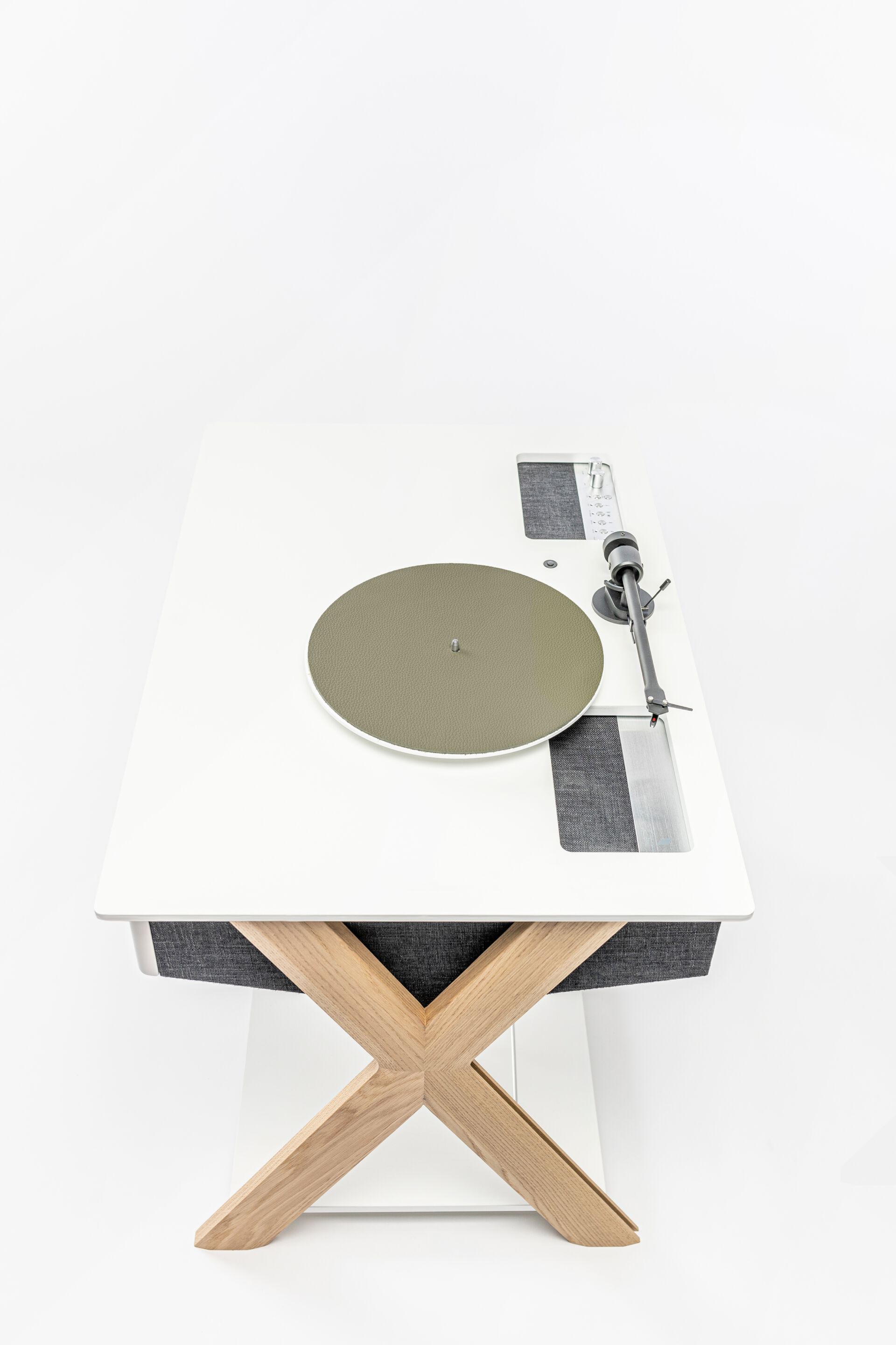 LX X TURNTABLE OAK Speaker By La Boite concept