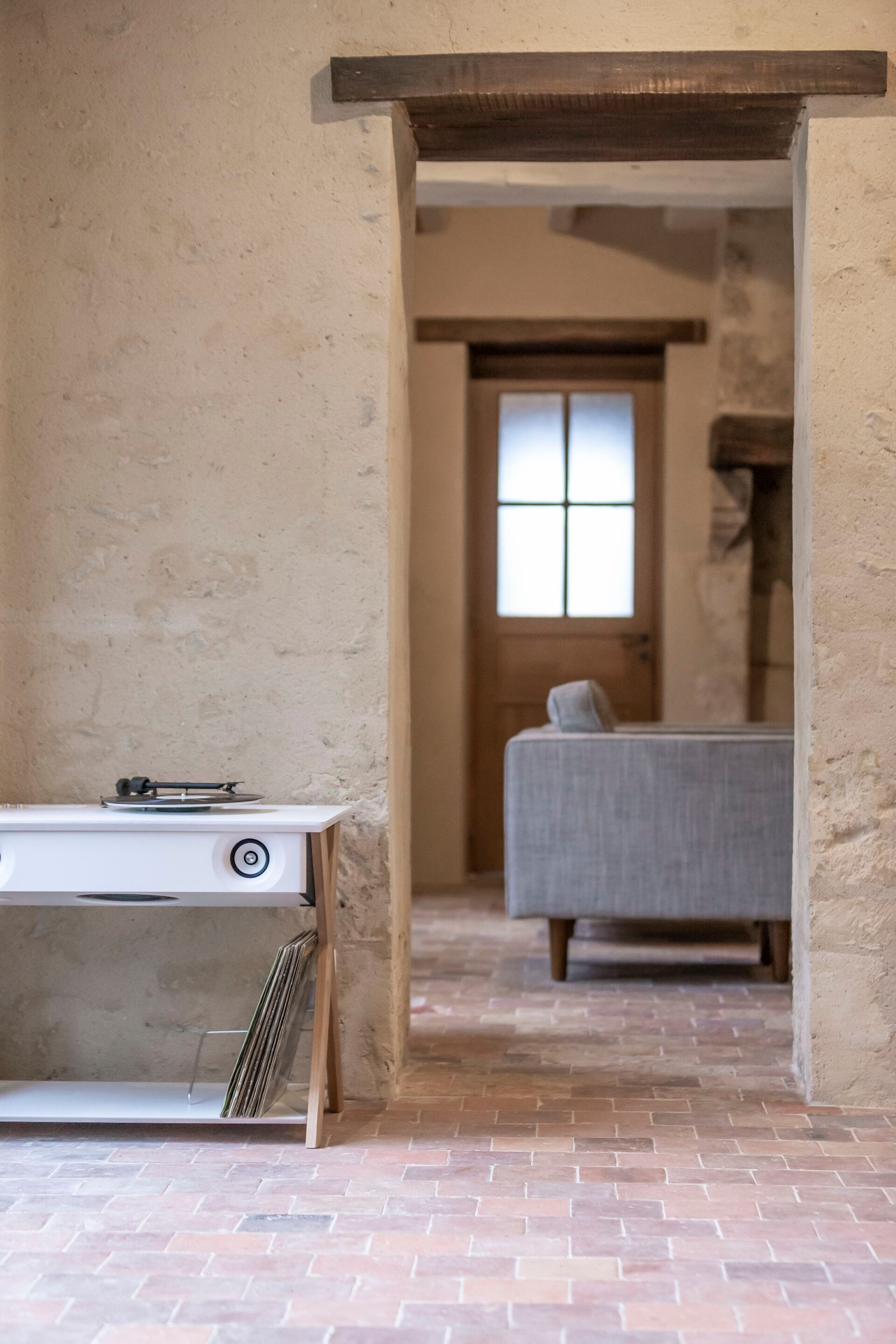 LX X TURNTABLE OAK Speaker By La Boite concept