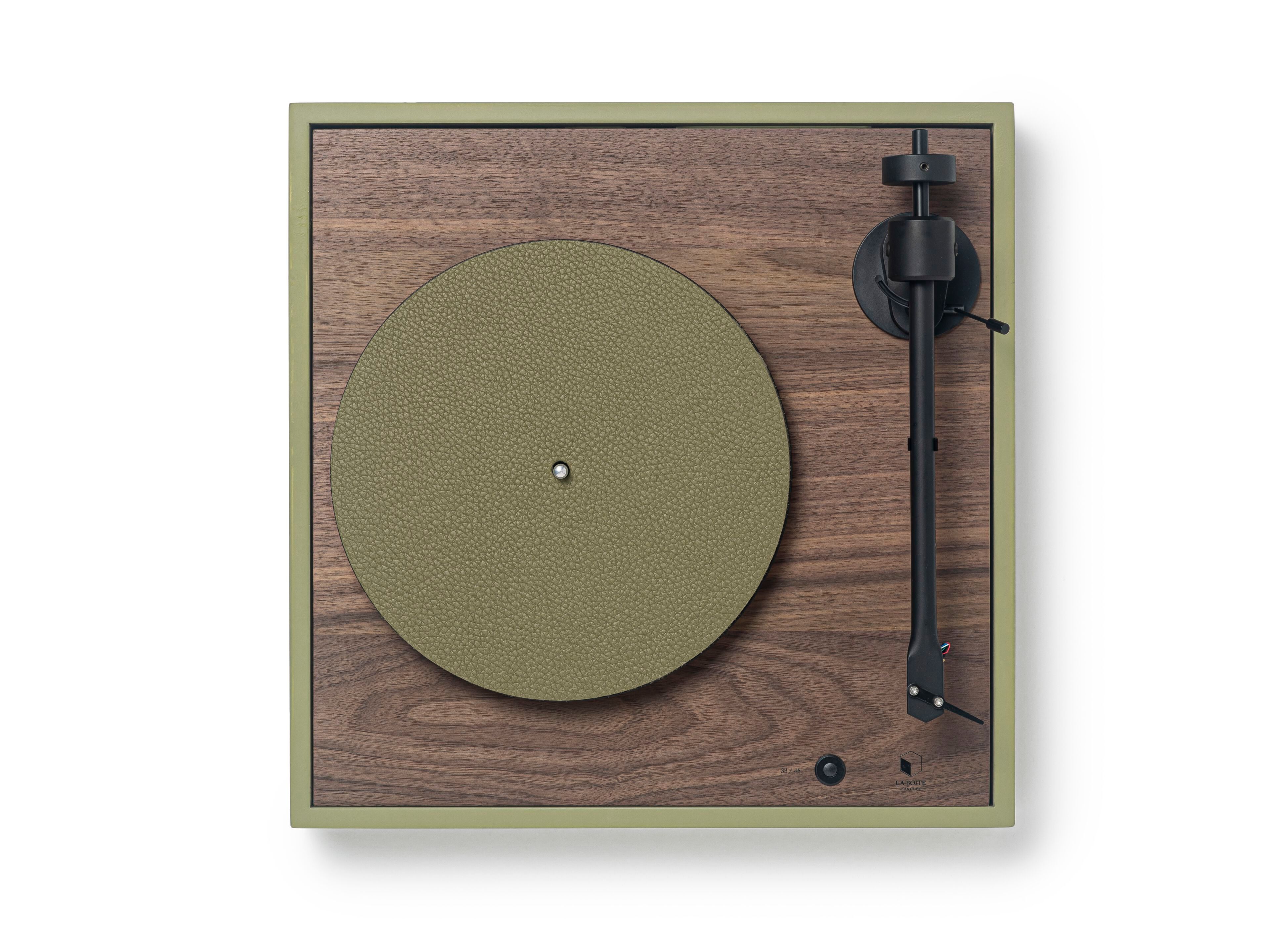 SQUARE SOFT GREEN WALNUT Portable walnut record player By La Boite concept
