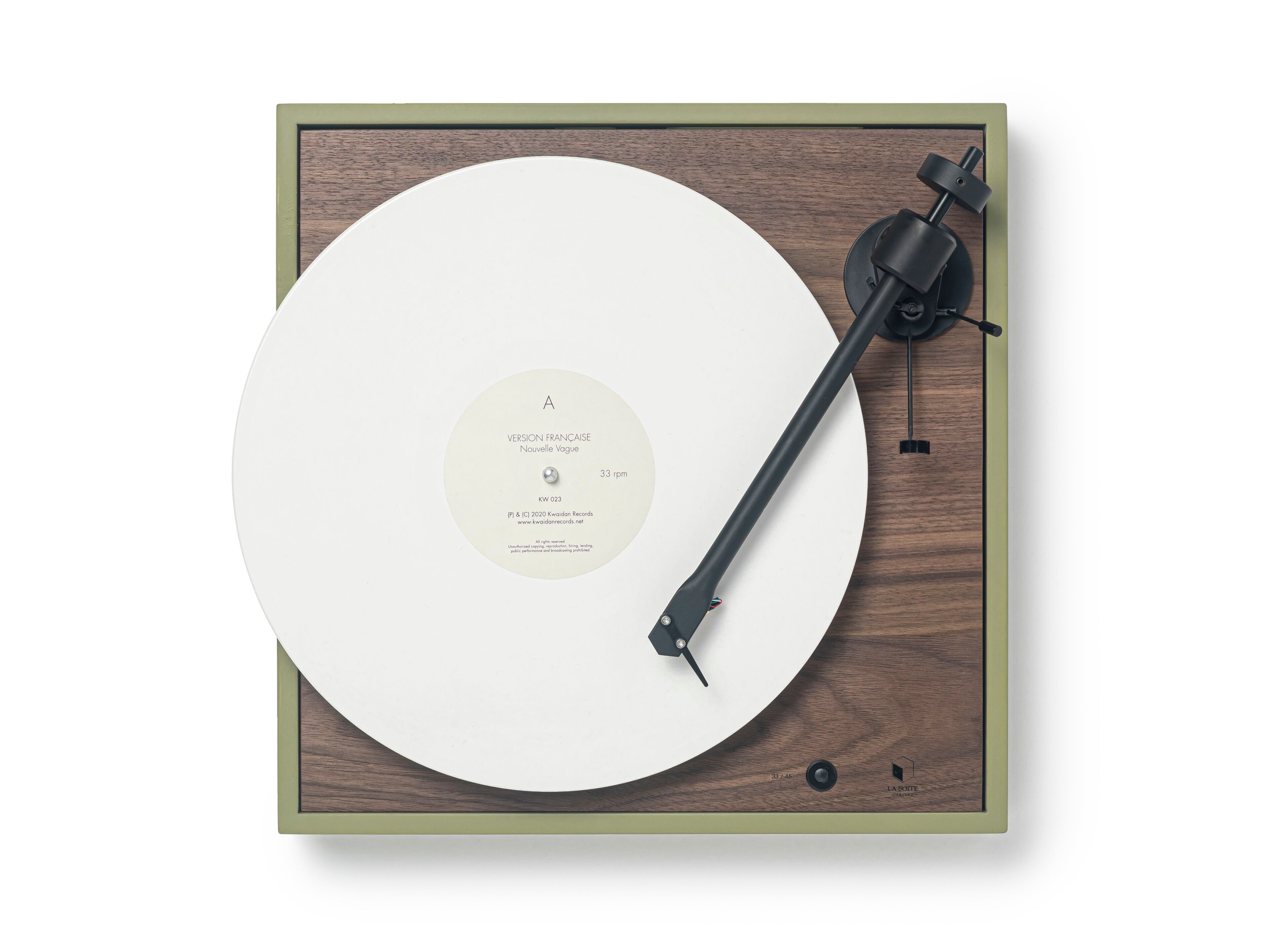 SQUARE SOFT GREEN WALNUT Portable walnut record player By La Boite concept