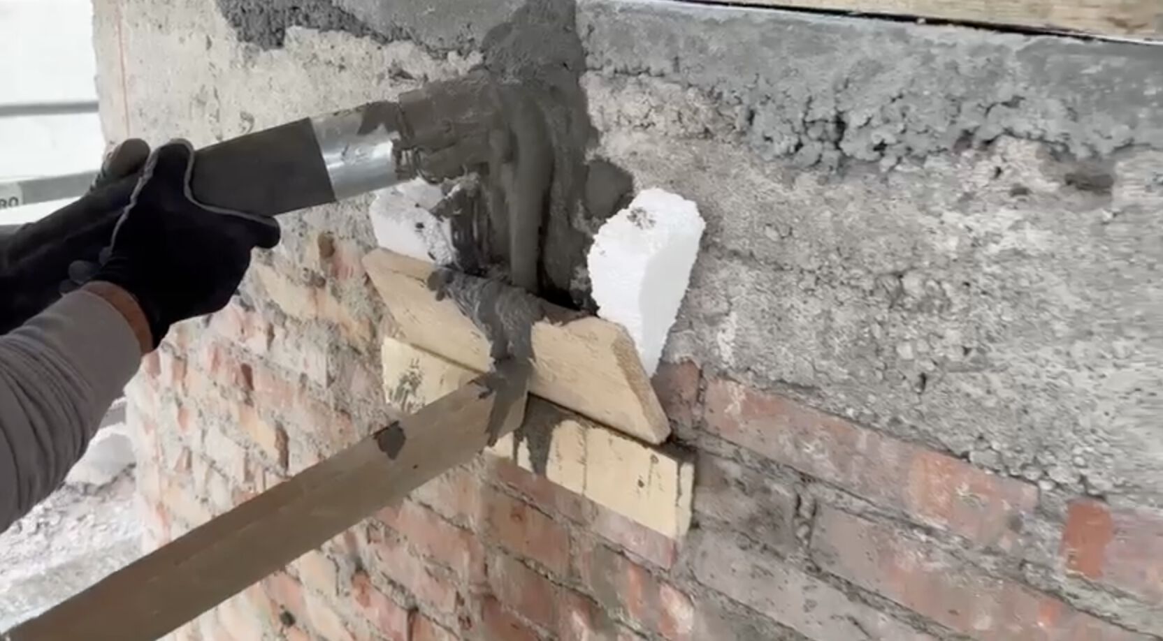 LECA INJECT-L Self-levelling mortar By Leca