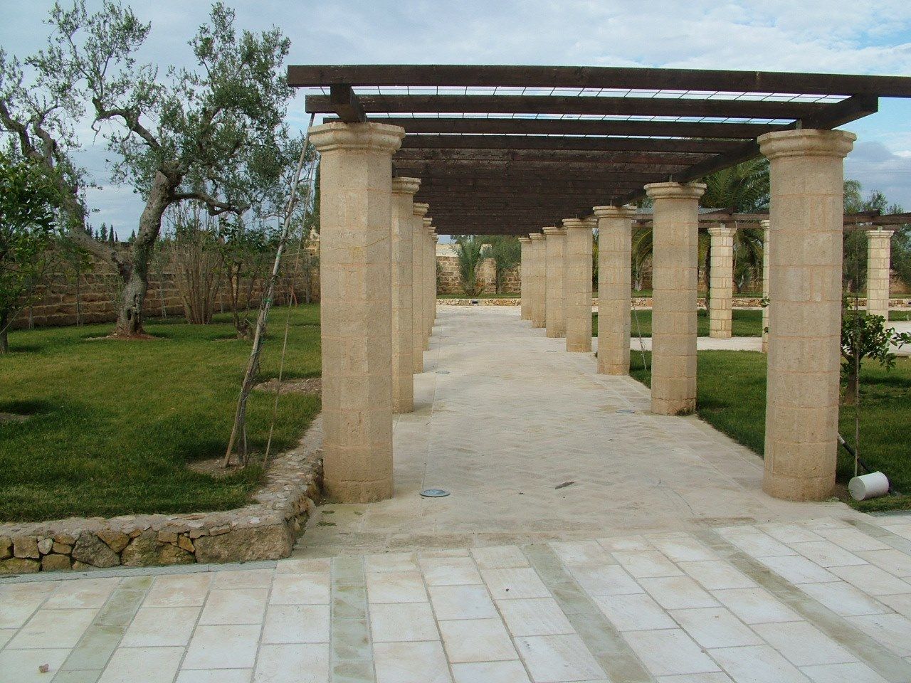 Lecce stone column Lecce stone column By PIMAR