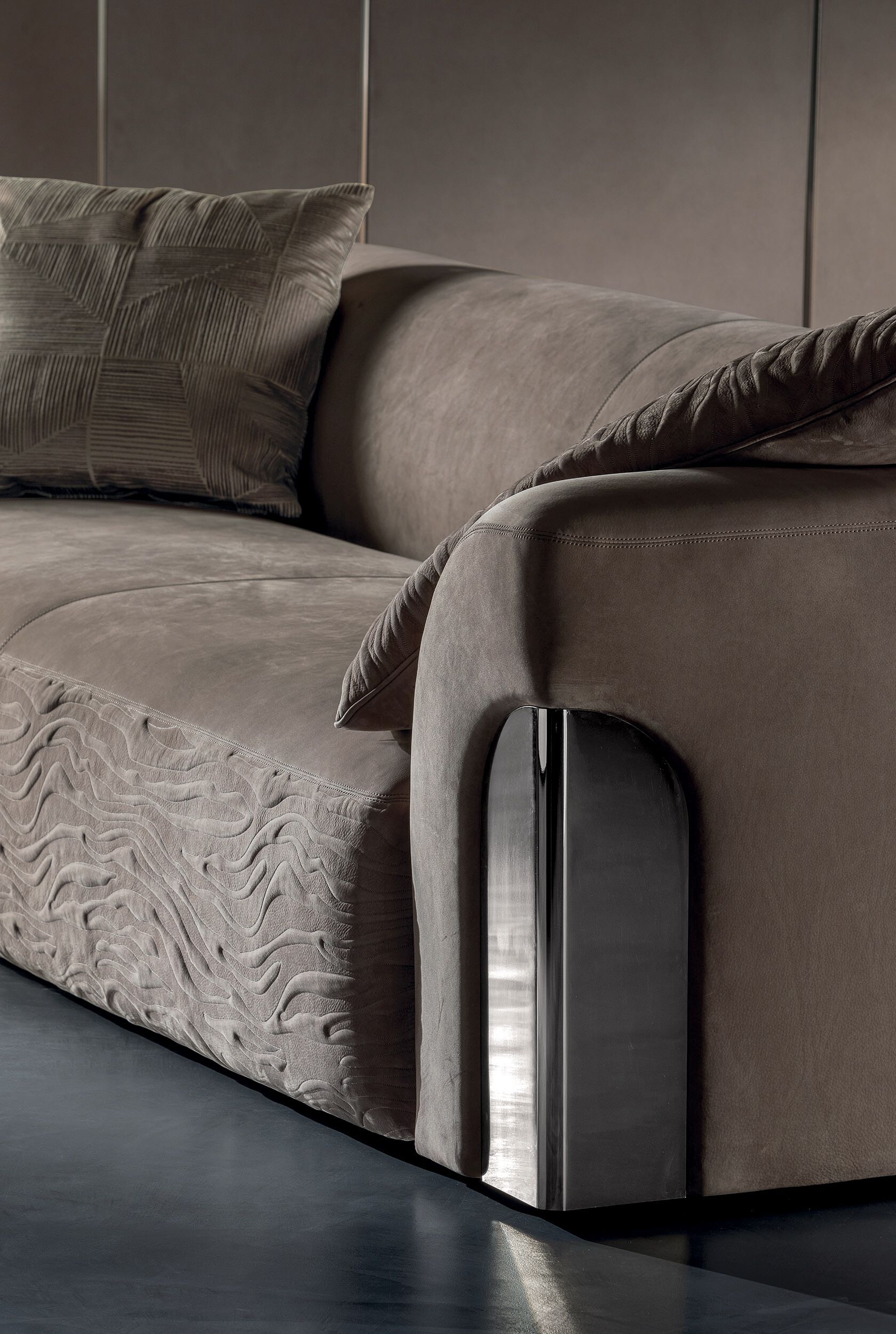 NIP Sofa By Longhi